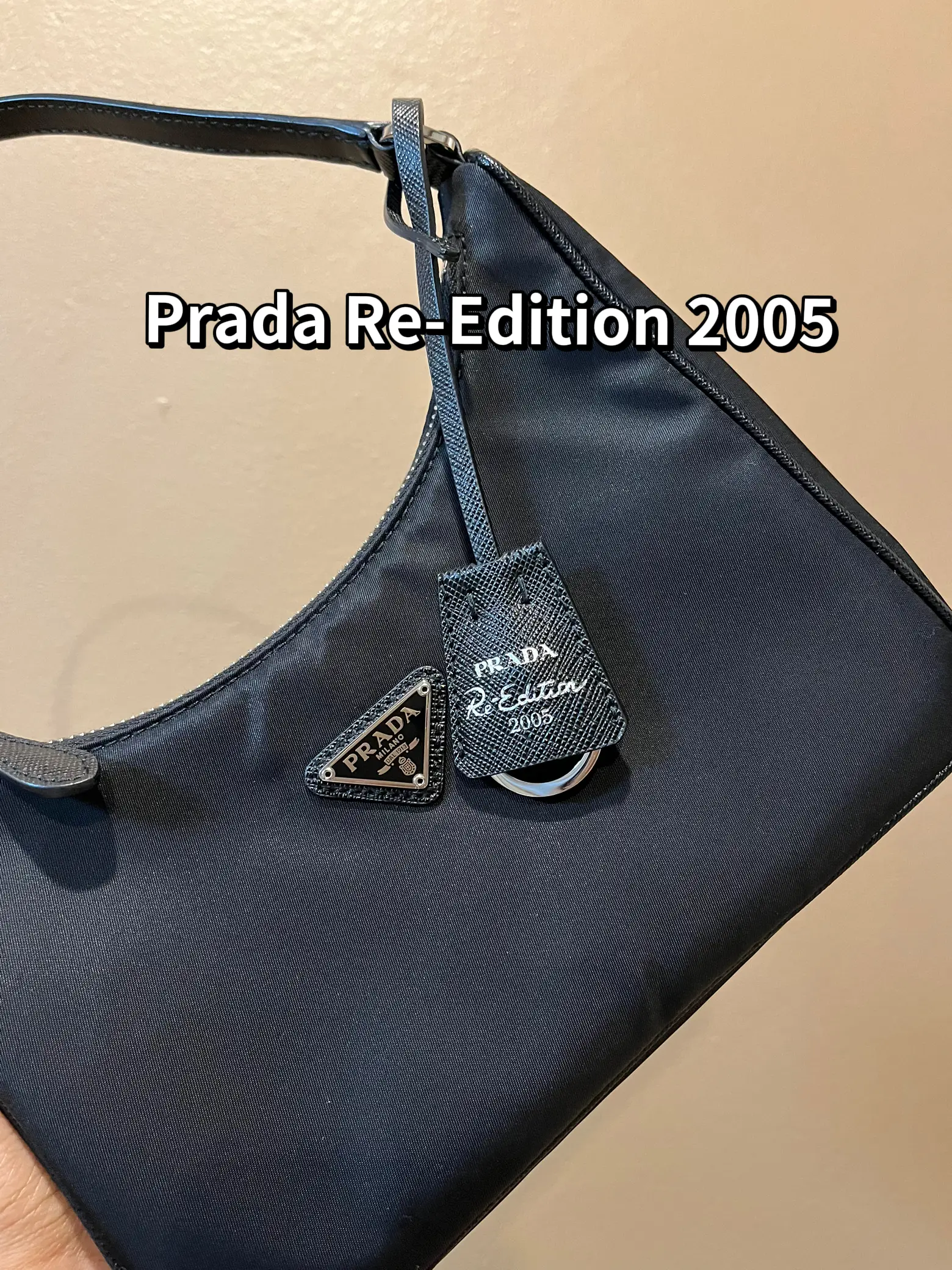 Prada Re-Edition 2005 | ของมันต้องมี🖤 | แกลเลอรีที่โพสต์โดย Tuckpwn♡ | Lemon8