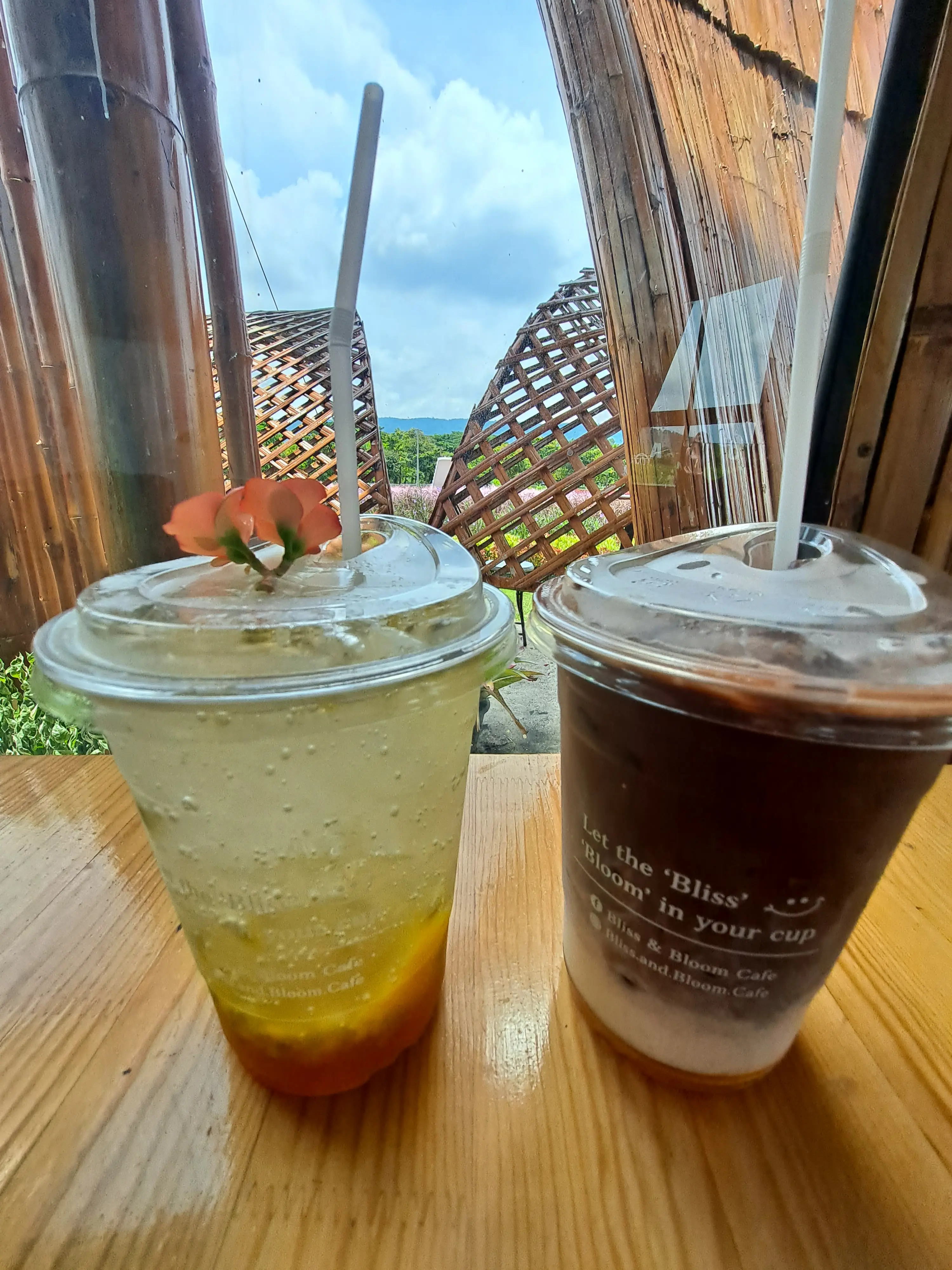 แวะถ่ายรูปที่เวโลน่า ทับลาน โซน Bliss&boom cafe | แกลเลอรีที่โพสต์โดย Koi Chatwarin | Lemon8