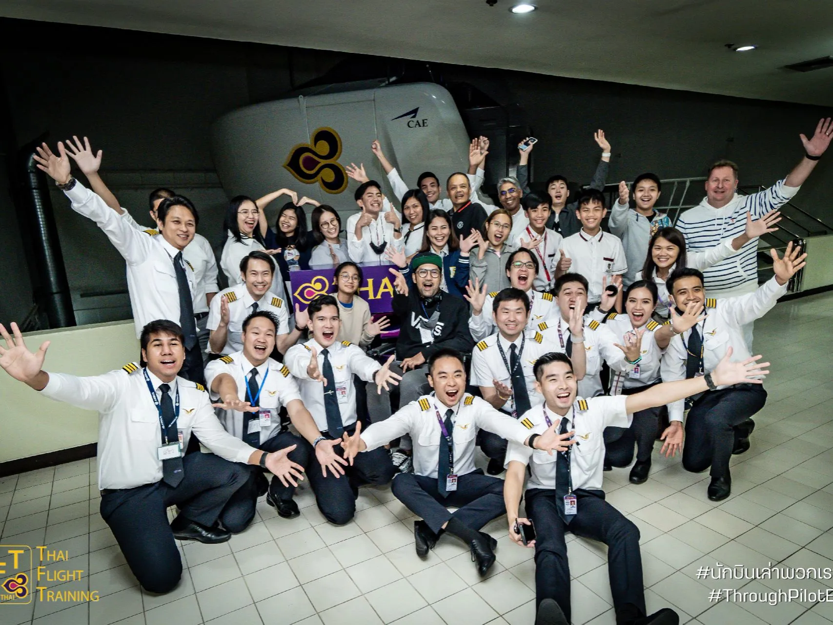 Let's drive the Airbus A380 Boeing B777. | Gallery posted by Turn Jetrider | Lemon8