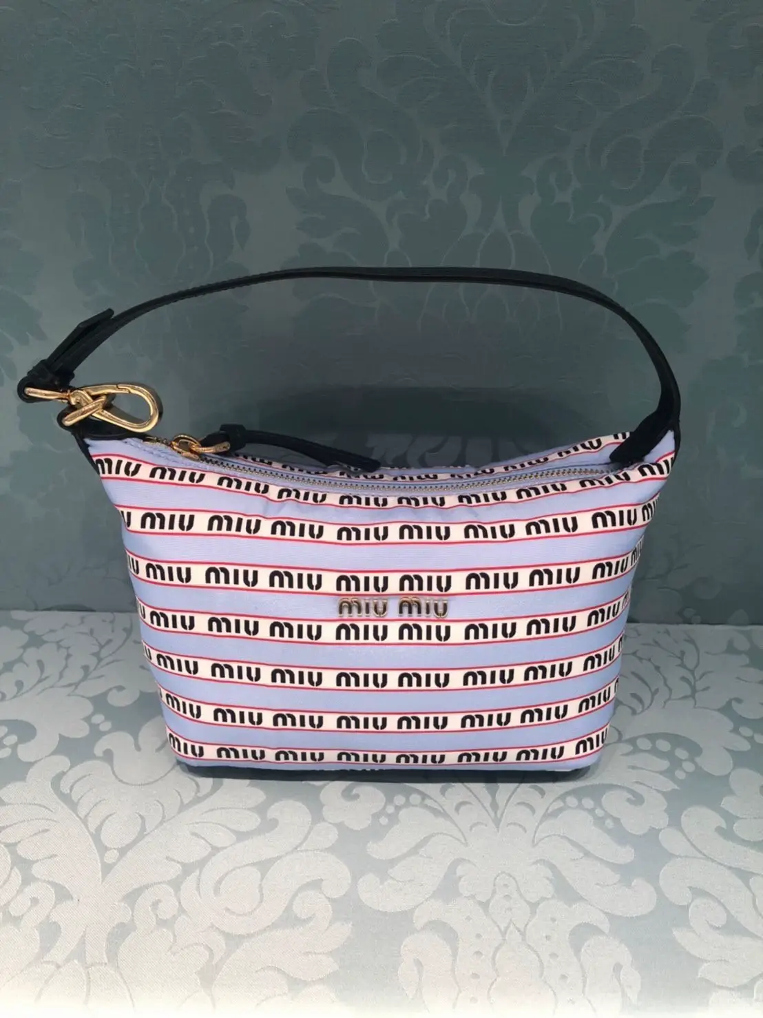 อัพเดทกระเป๋า miu miu 💗🌸 | แกลเลอรีที่โพสต์โดย Kooku | Lemon8