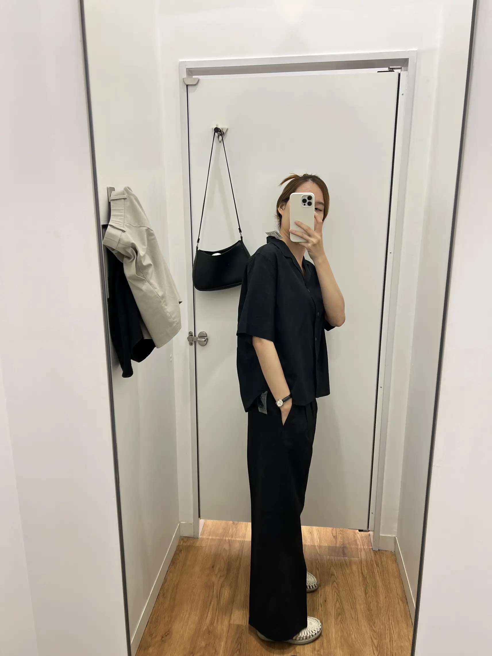 เอาใจสายเท่ กับ All black look จาก Uniqlo *🎧🎱 | แกลเลอรีที่โพสต์โดย Journoon Journey | Lemon8