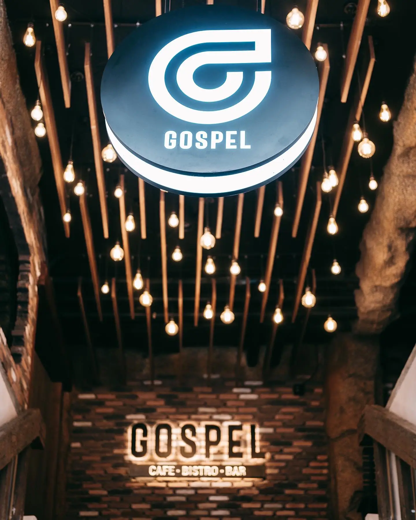 Gospel Cafe & Bistro คาเฟ่บรรยากาศถ้ำลับ ถนนข้าวสาร | แกลเลอรีที่โพสต์ ...