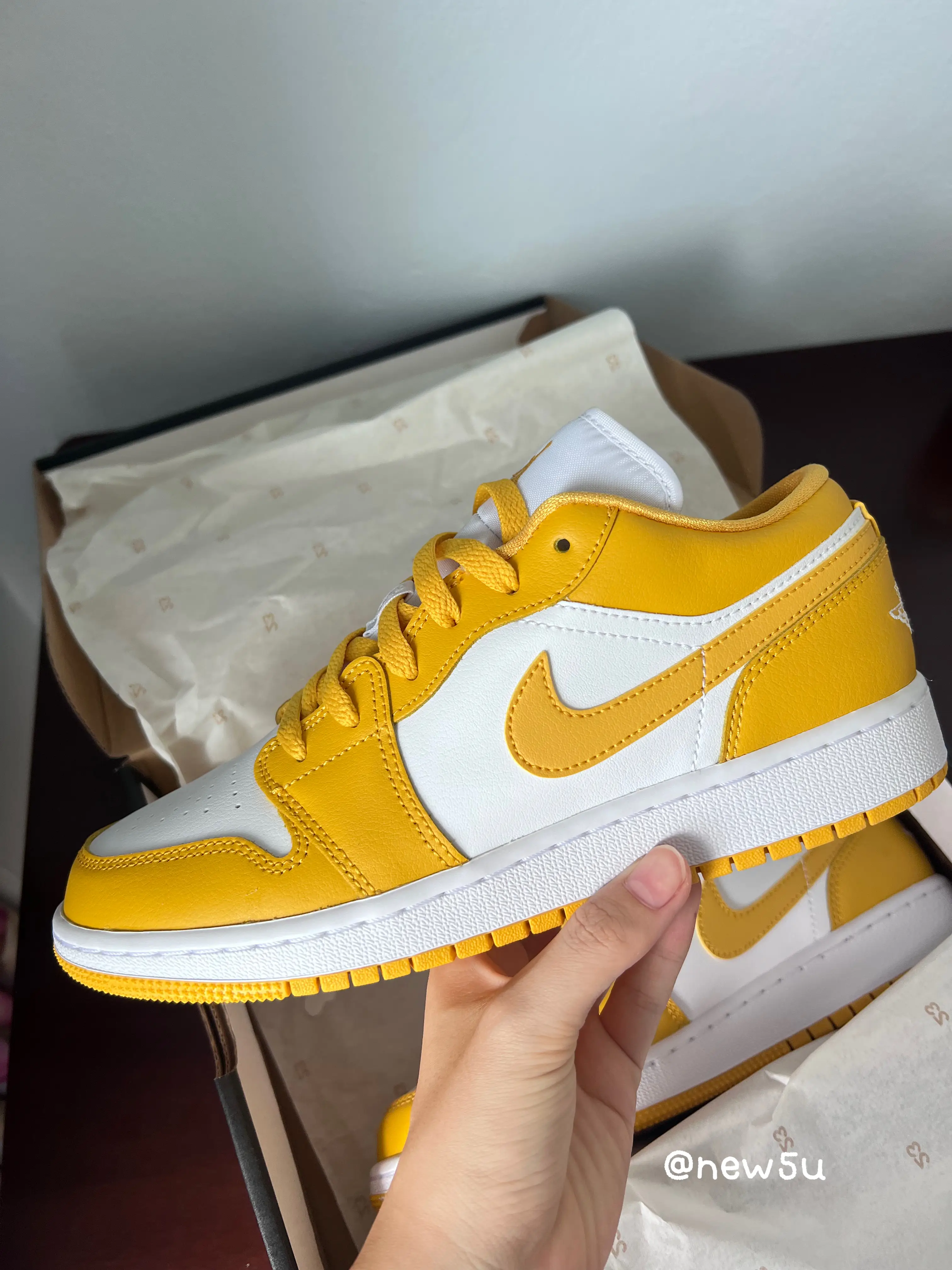 ต้อนรับสมาชิกใหม่ Air Jordan 1 Low “Pollen” 💛 | แกลเลอรีที่โพสต์โดย นิว ...