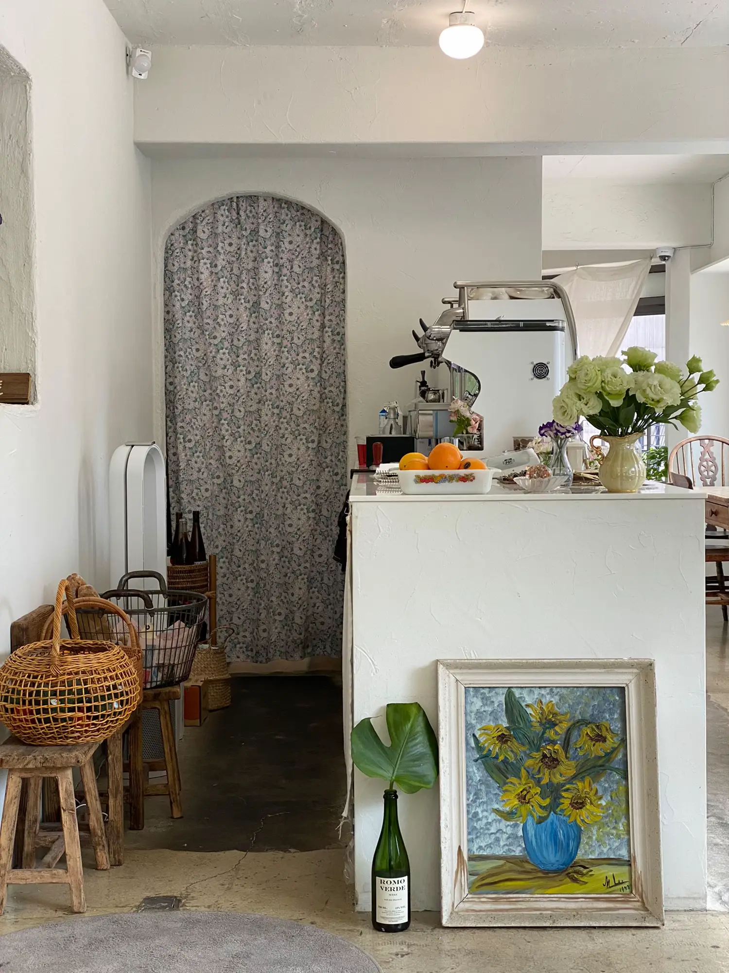 Cafe in Seoul with cottagecore aesthetics 💐 | Gallery posted by ...