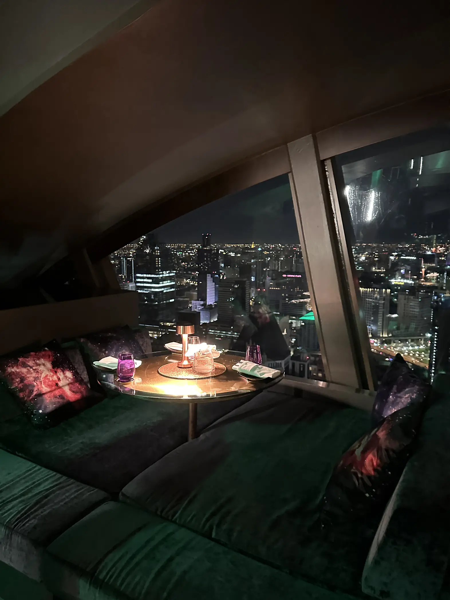 Vertigo TOO กินข้าวแบบสวีท ชมวิวกรุงเทพ | แกลเลอรีที่โพสต์โดย อันอัน🧸💕 ...