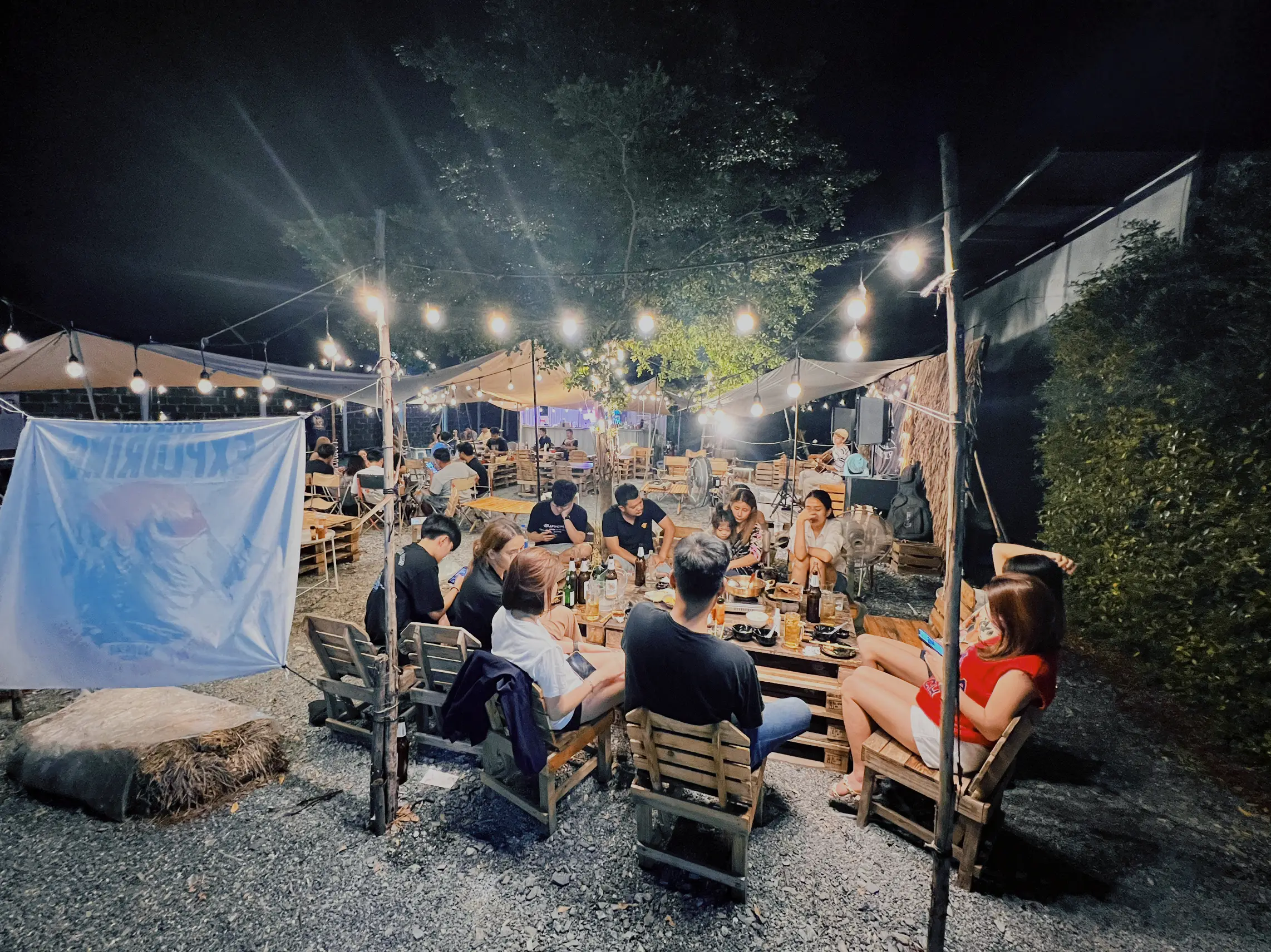 ร้าน camping time บรรยากาศแบบมาตั้งแคมป์ มีดนตรีฟัง | แกลเลอรีที่โพสต์โดย K_TOYOU 💜 | Lemon8