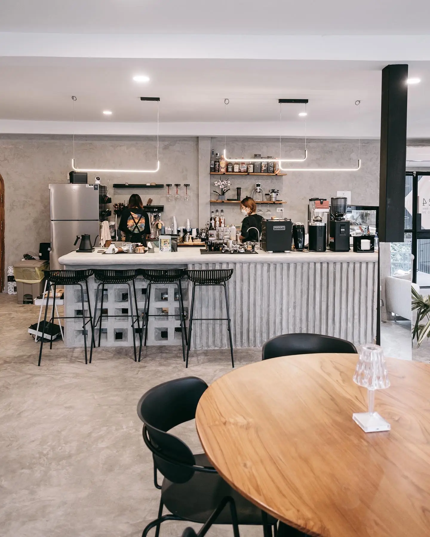 Roof24 Coffee&Bar สเปซชิคๆ เท่ๆ บนชั้นดาดฟ้า ได้วิวตึกช้าง | แกลเลอรี ...