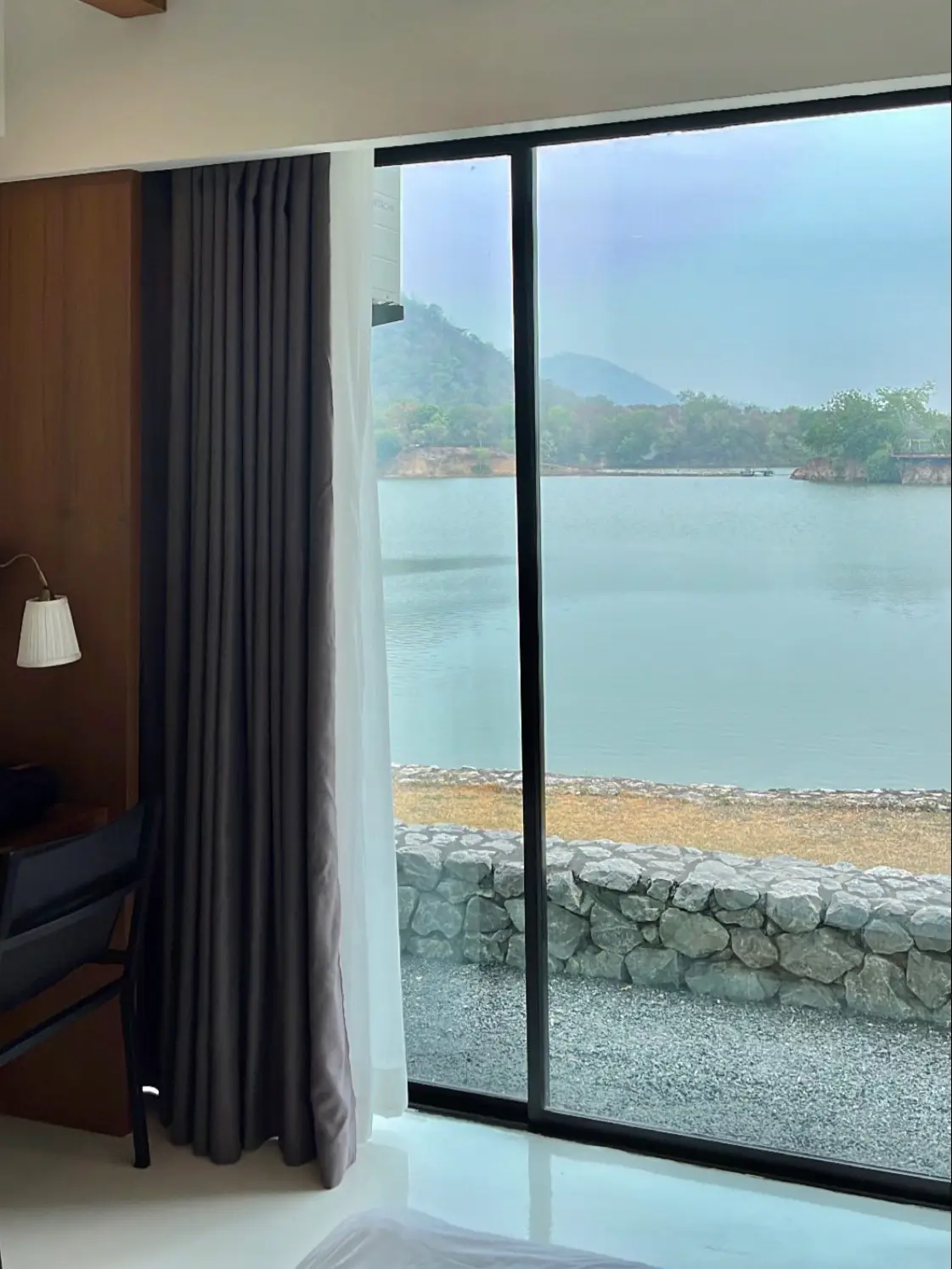 พักผ่อนวิวทะเลสาบใกล้กรุงเทพ | Inlaya Ratchaburi⛰️ | แกลเลอรีที่โพสต์โดย Littlefinger | Lemon8