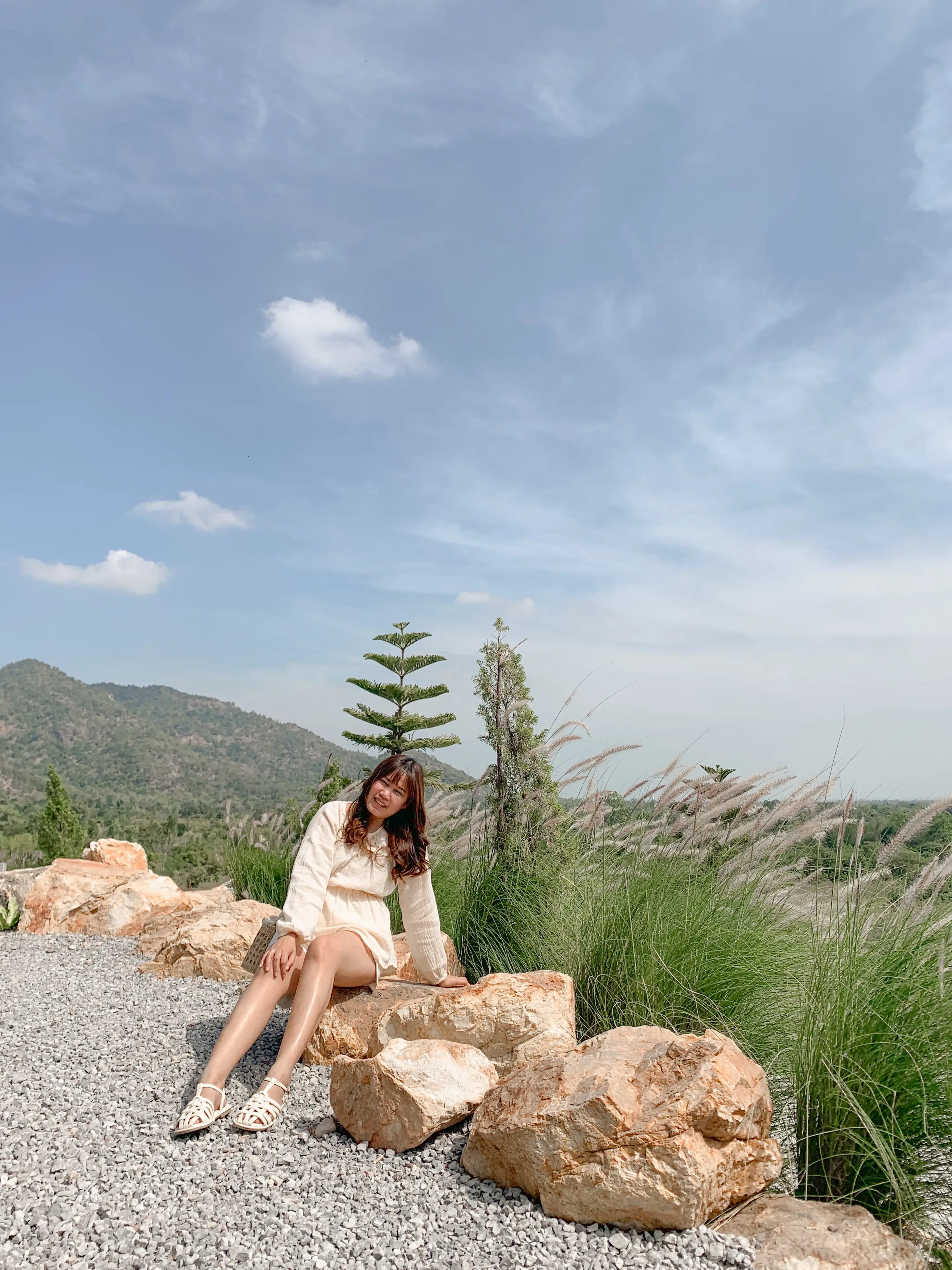 Rimpha Chomview คาเฟ่สไตล์มินิมอล ชมวิวเขาแบบคูลๆ | แกลเลอรีที่โพสต์โดย hellohappymae 🎀 | Lemon8