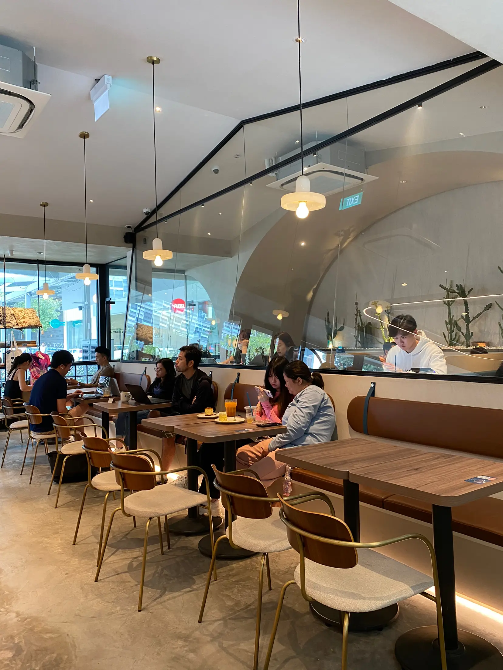 boujee bux- huggs collective ☕️ | แกลเลอรีที่โพสต์โดย darrenjong | Lemon8