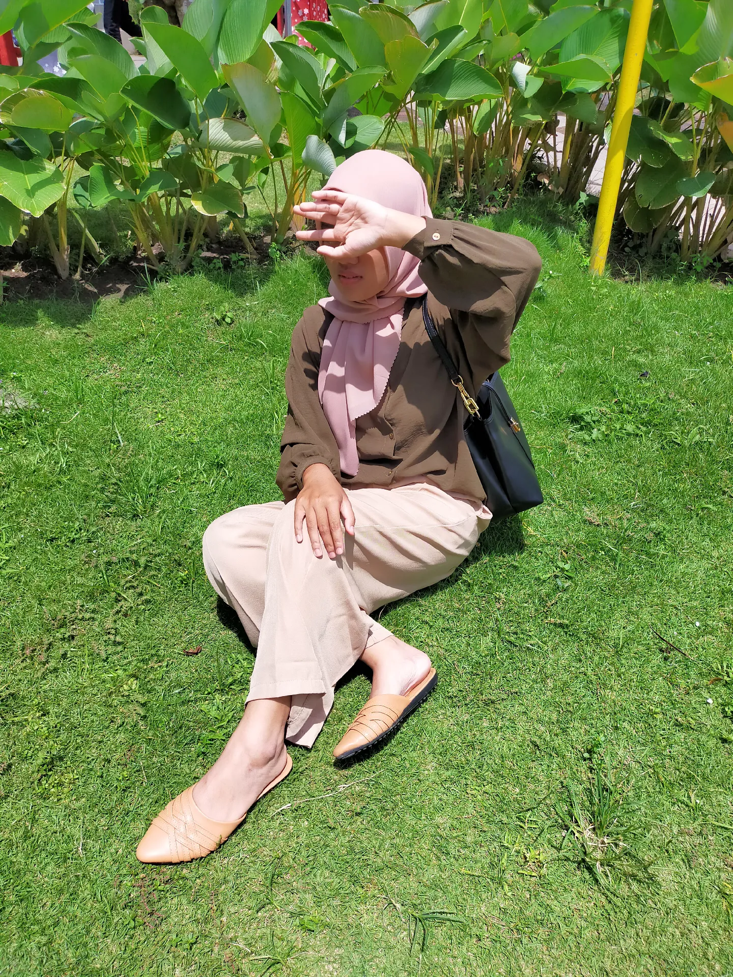 Pose Foto Agar Tidak Mati Gaya | Galeri diposting oleh pandacya | Lemon8