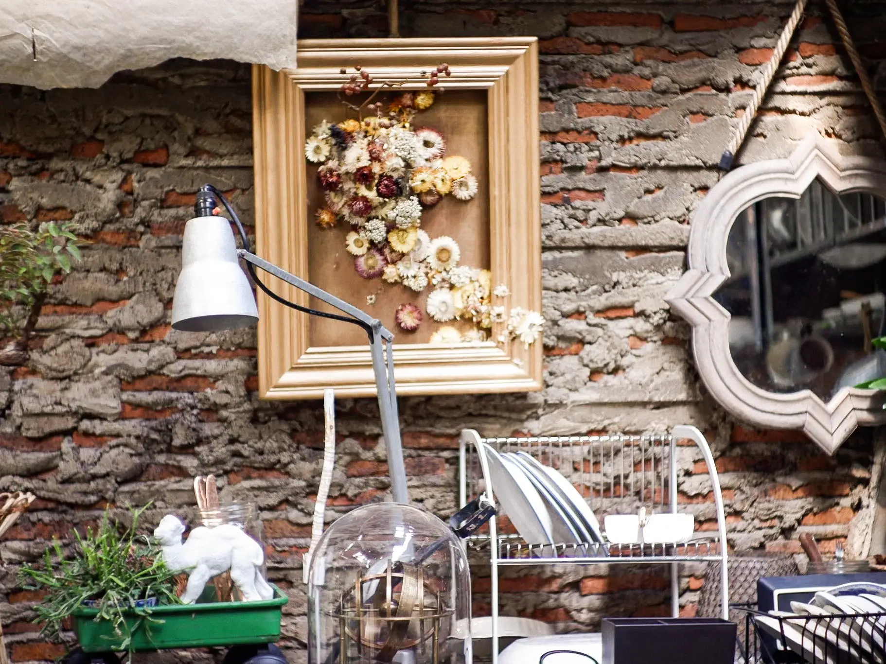 Wallflowers Cafe☕️ คาเฟ่ย่านหัวลำโพง เยาวราช ใกล้MRT🚆 | แกลเลอรีที่โพสต์โดย Nookathity🍑 | Lemon8