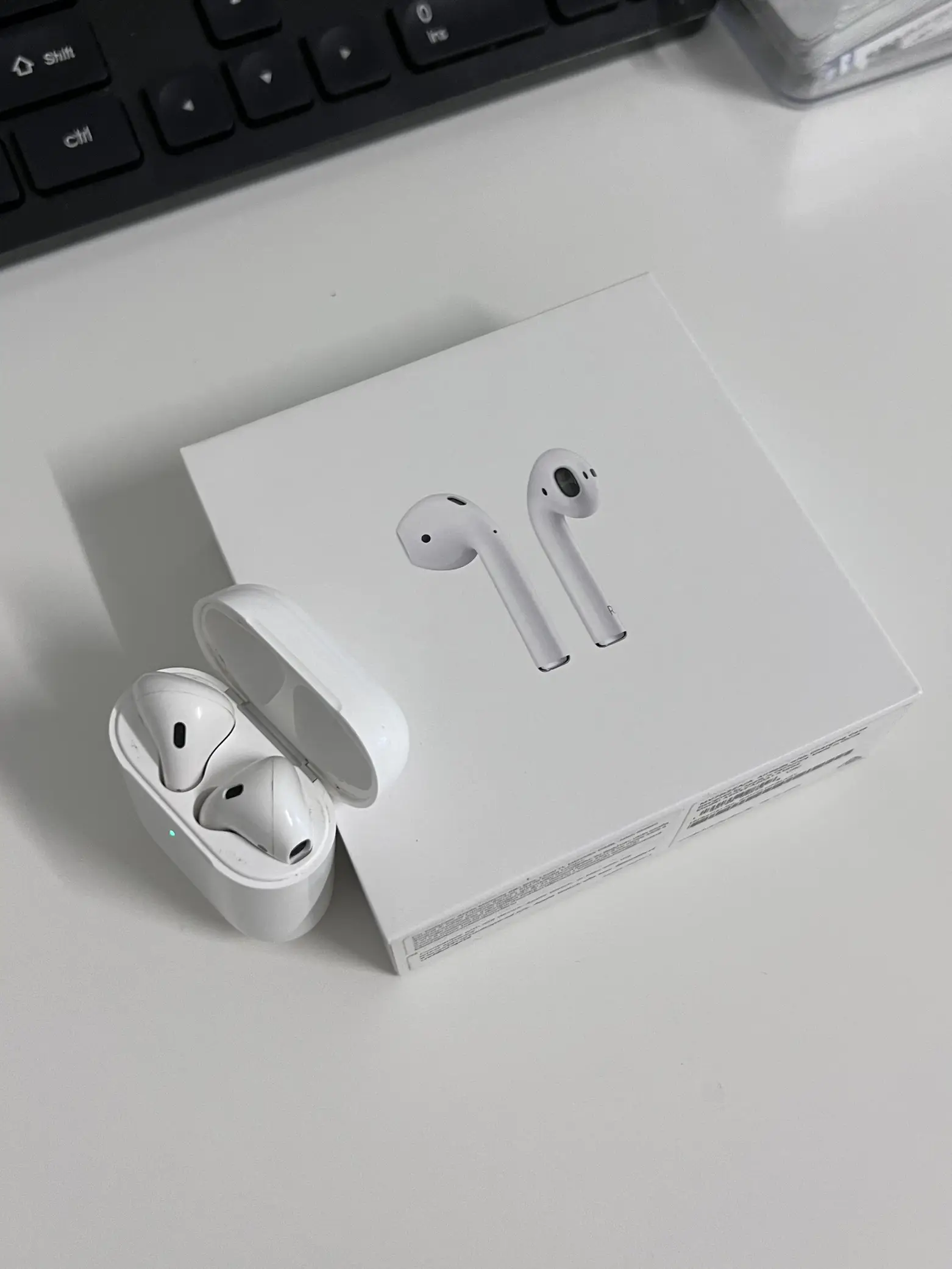 AirPods vs EarPods 🤸‍♀️ | แกลเลอรีที่โพสต์โดย baifernsnap | Lemon8