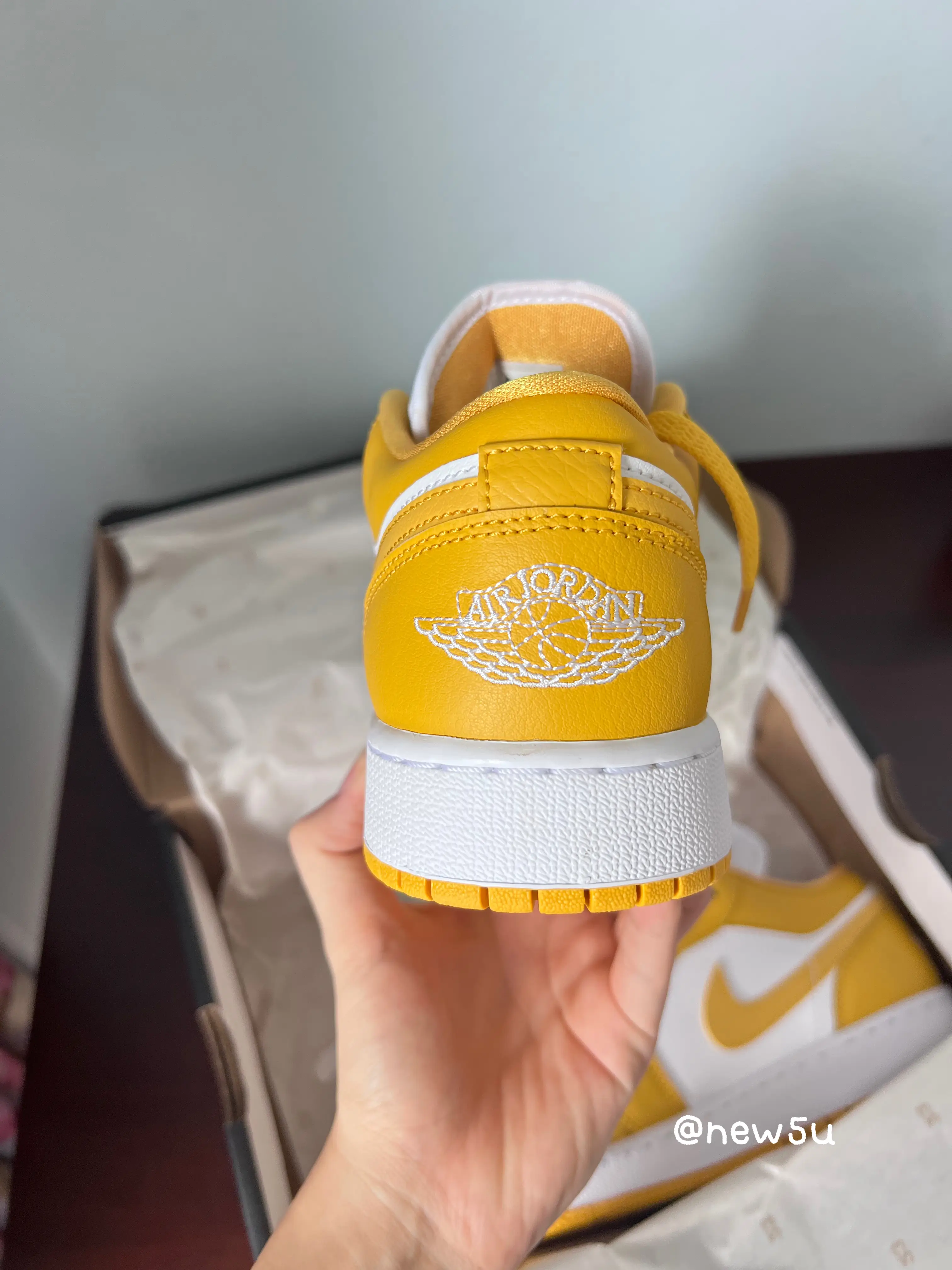ต้อนรับสมาชิกใหม่ Air Jordan 1 Low “Pollen” 💛 | แกลเลอรีที่โพสต์โดย นิว ...