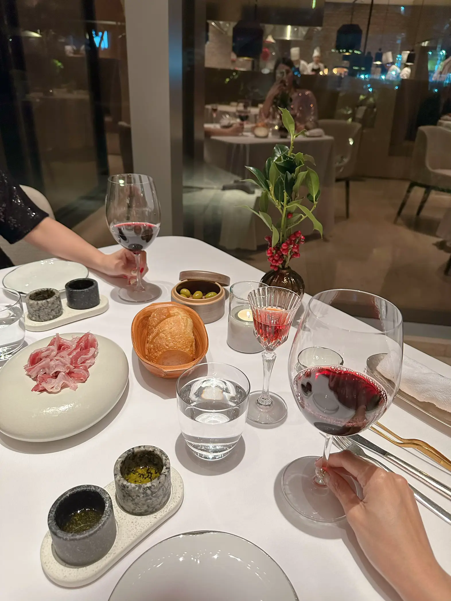 OOTD : ลุคไปเดทวัน Christmas Eve🥂🎄 | แกลเลอรีที่โพสต์โดย specialnice | Lemon8