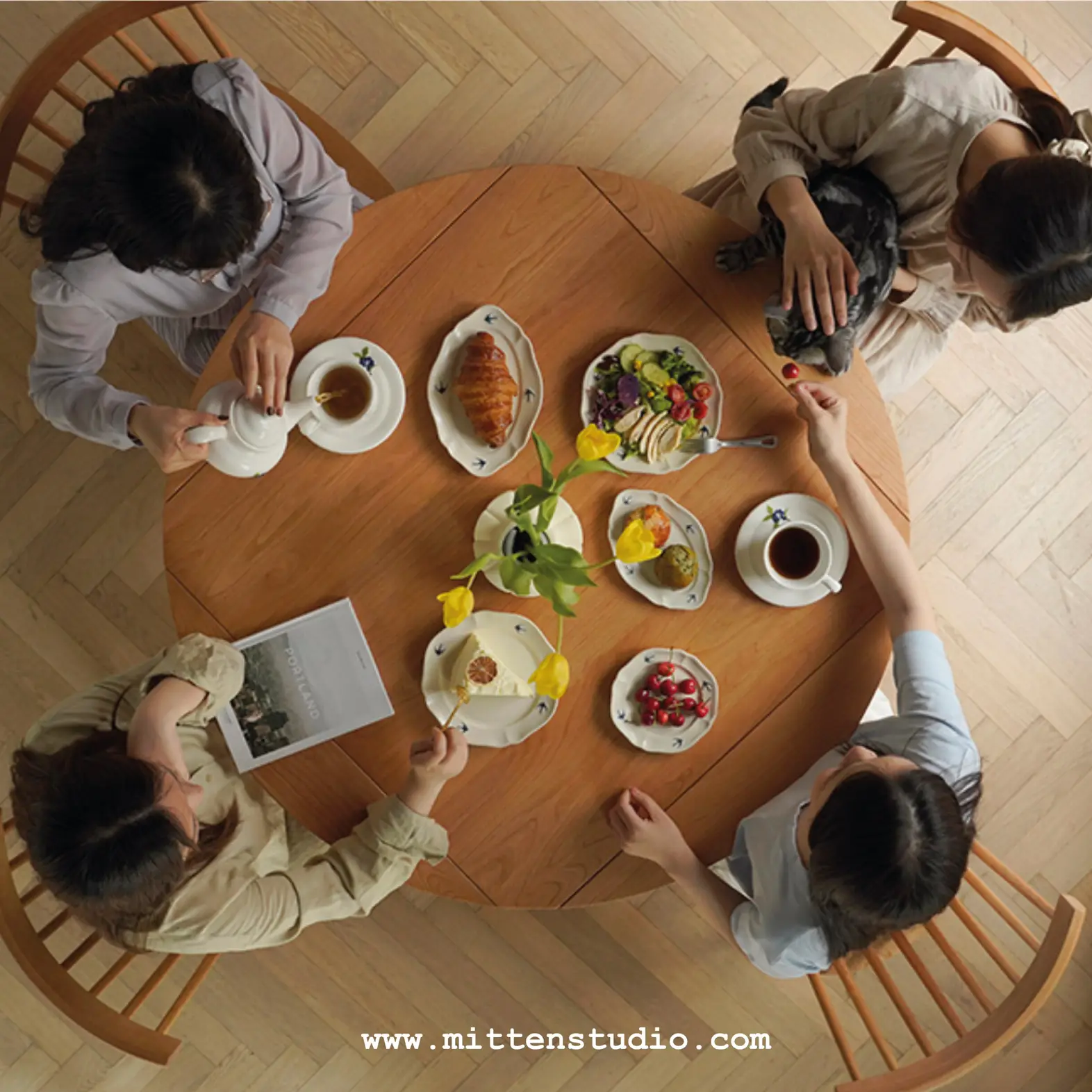 โต๊ะอเนกประสงค์ พับได้ถึง 6 รูปแบบ คุ้มสุดๆ..!! 🏡 | แกลเลอรีที่โพสต์โดย Mitten Studio | Lemon8