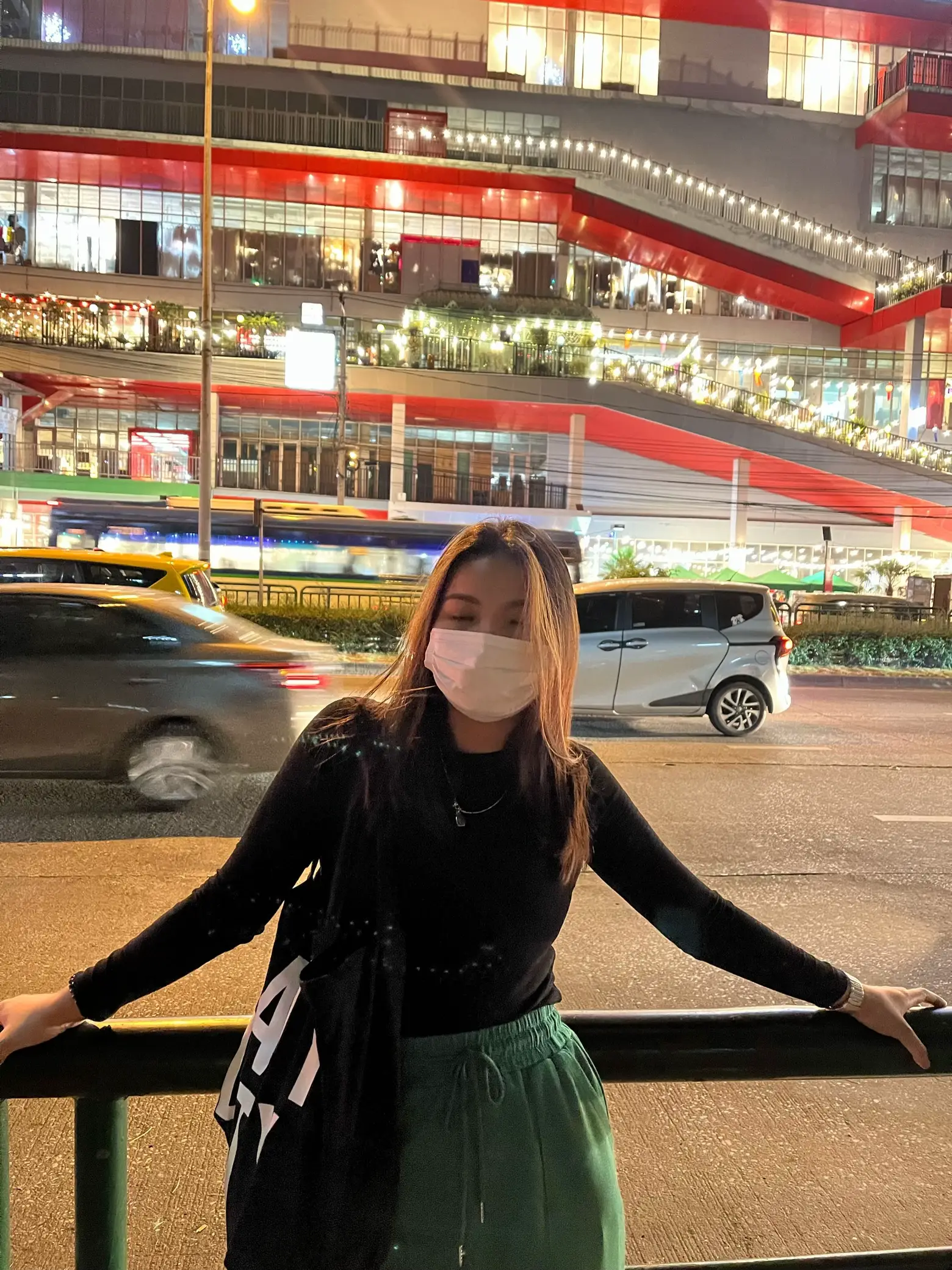 ถ่ายรูปตอนกลางคืนที่ตลาดนัดจตุจักร ก็สวยไปอีกแบบ 😊 | แกลเลอรีที่โพสต์โดย Nuntiya Nam. | Lemon8