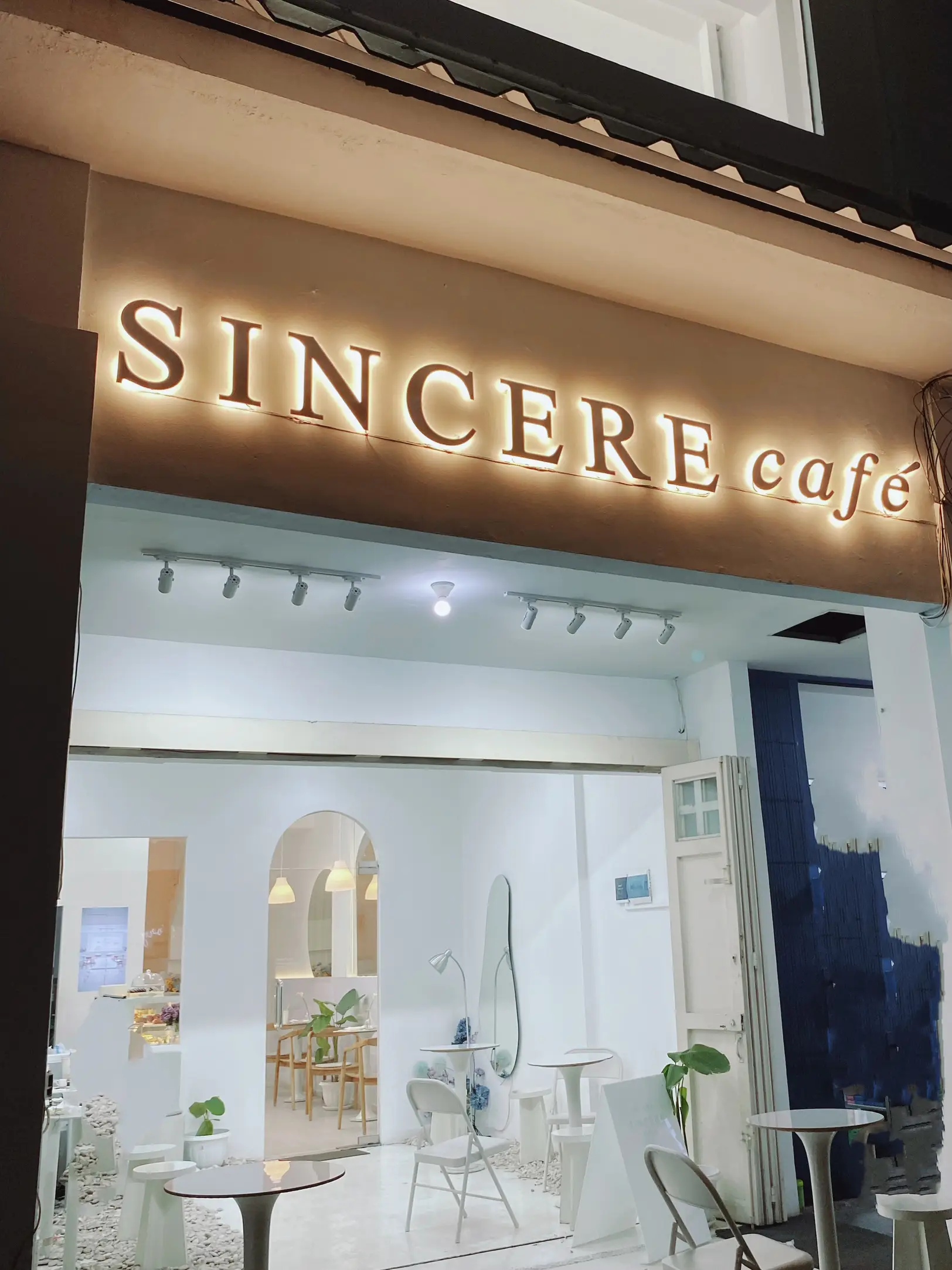 Rekomendasi cafe ala korea 🤍 | Galeri diposting oleh Afni | Lemon8