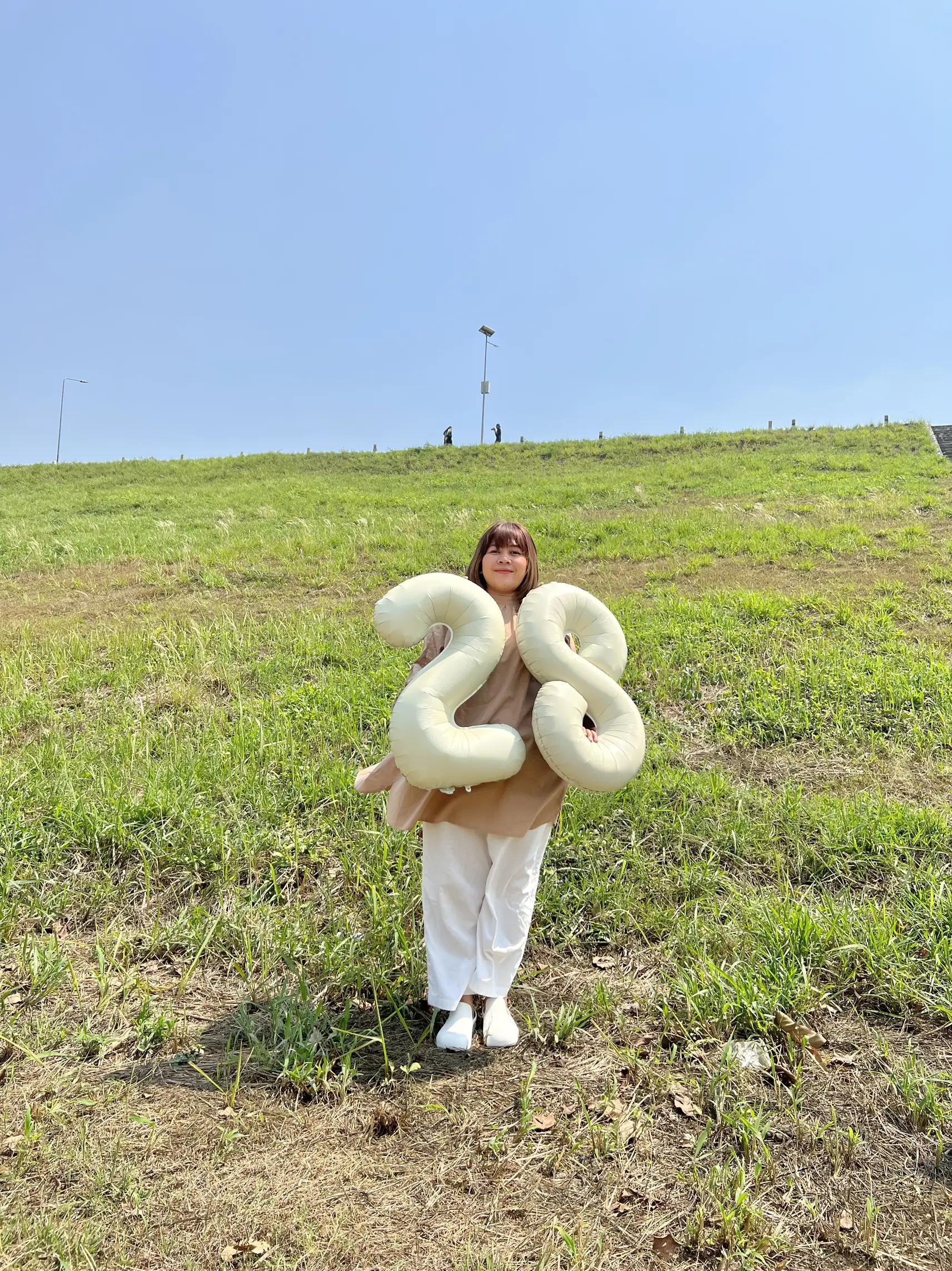 Birthday photo idea with the most popular numbers 💙🤍 | Gallery posted ...