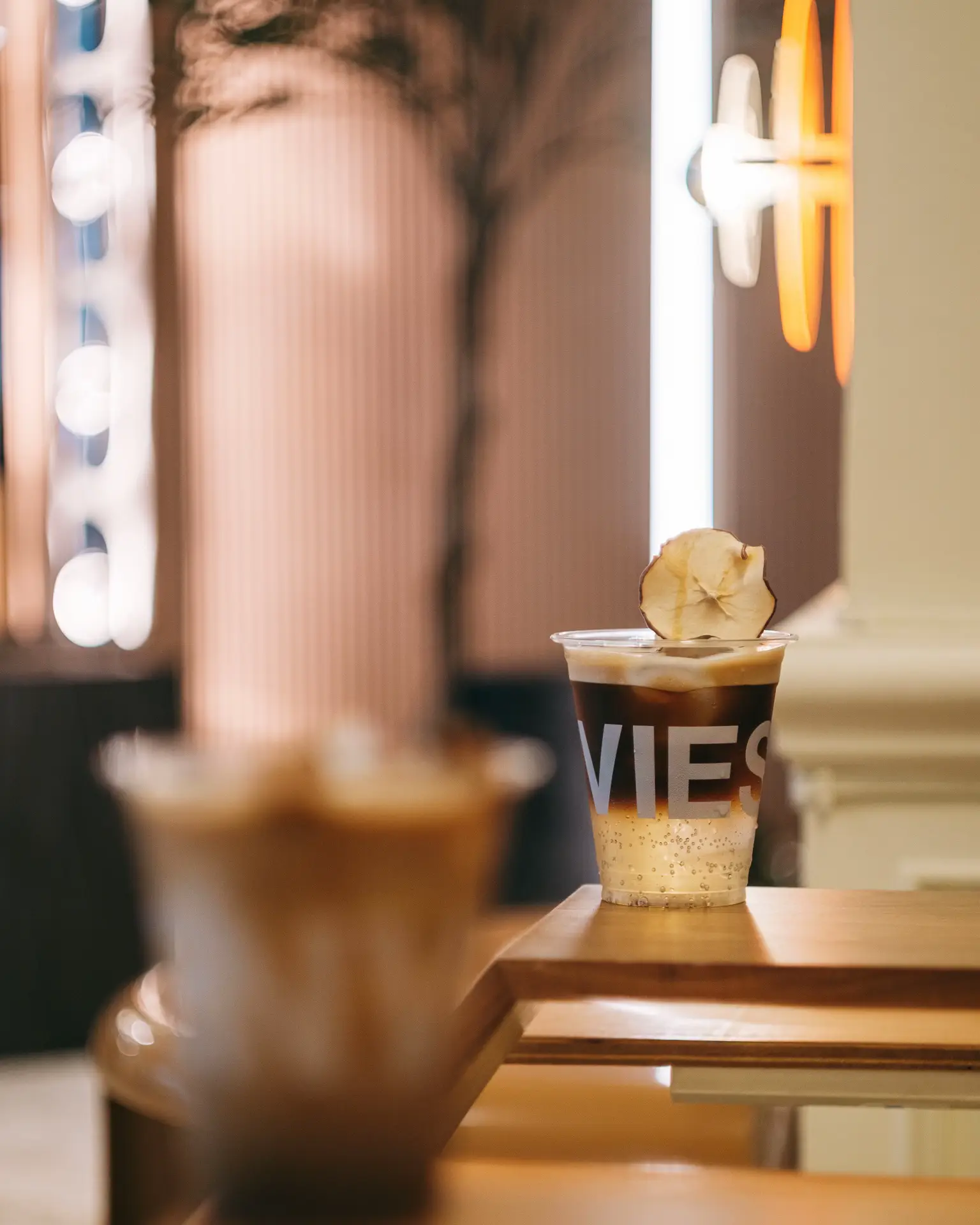 ENVIES เปิดสาขา 3 ที่ Trinity Complex สีลม ☕️🪑 | แกลเลอรีที่โพสต์โดย Rattomarty | Lemon8