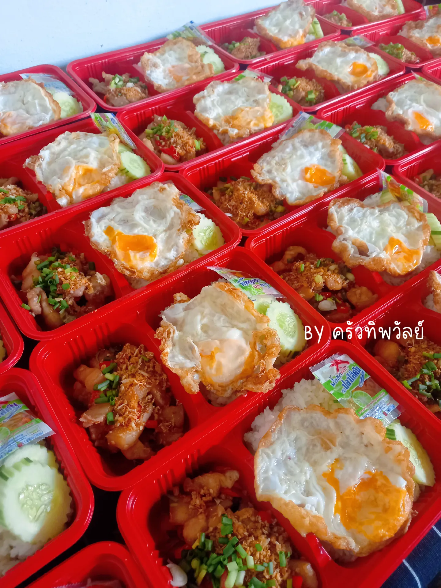 ข.สามชั้นผัดพริกเกลือ+ไข่ดาว | แกลเลอรีที่โพสต์โดย tippawan | Lemon8