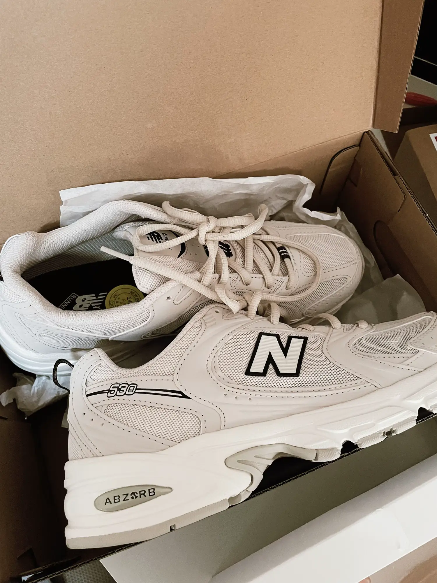 รองเท้าคู่โปรด แมทซ์ลุคง่าย New Balance 530 SH | แกลเลอรีที่โพสต์โดย ...