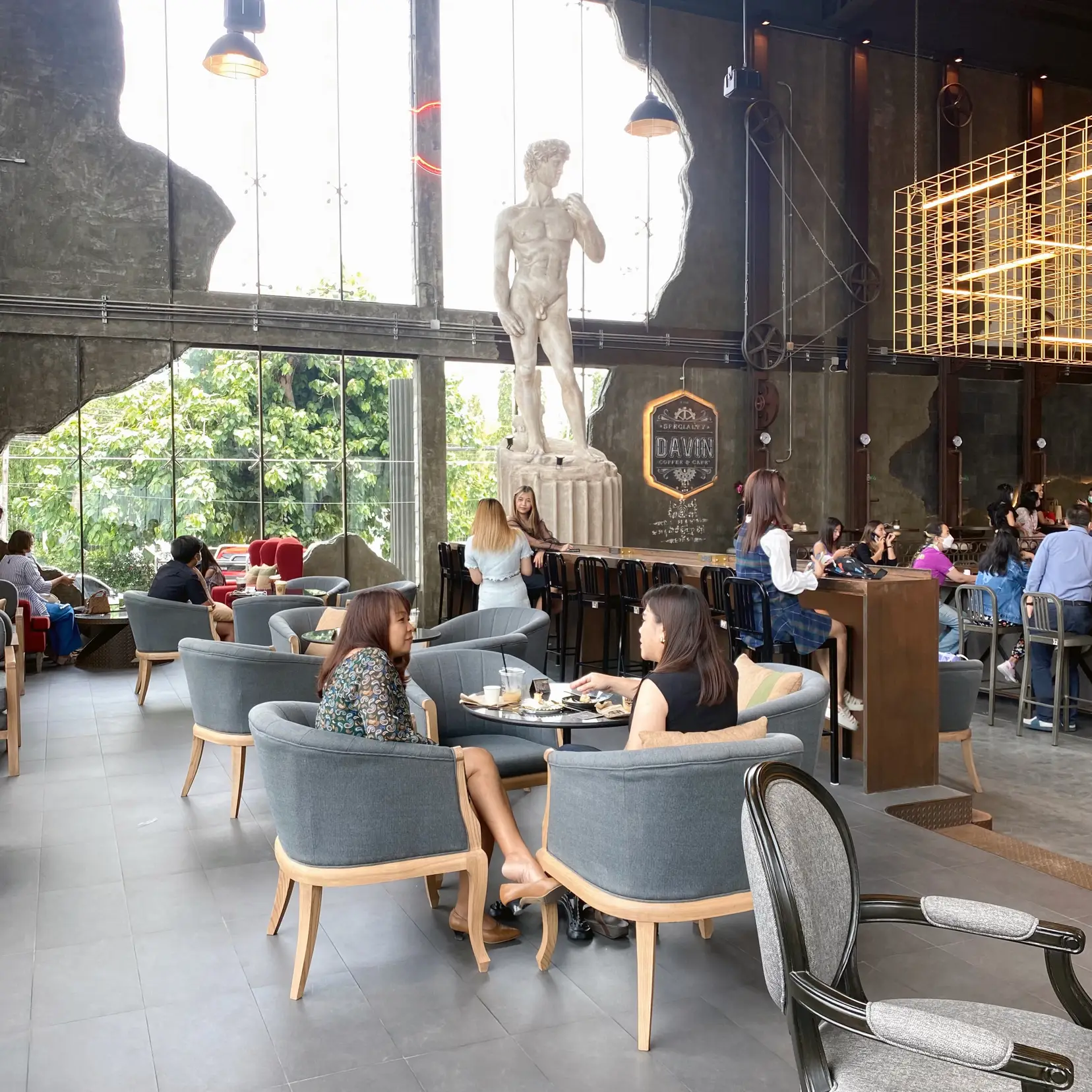 รีวิว Davin Cafe คาเฟ่แนว Loft ที่อลังการมาก🕍 | แกลเลอรีที่โพสต์โดย Tien Rujiwat | Lemon8