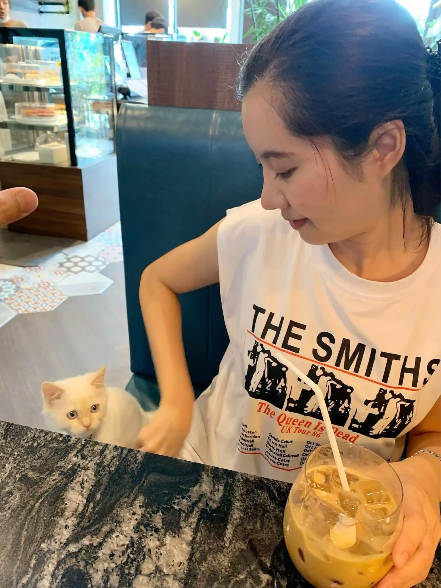 STAND ALONE คาเฟ่ที่มีแง้ว | แกลเลอรีที่โพสต์โดย khuncha | Lemon8