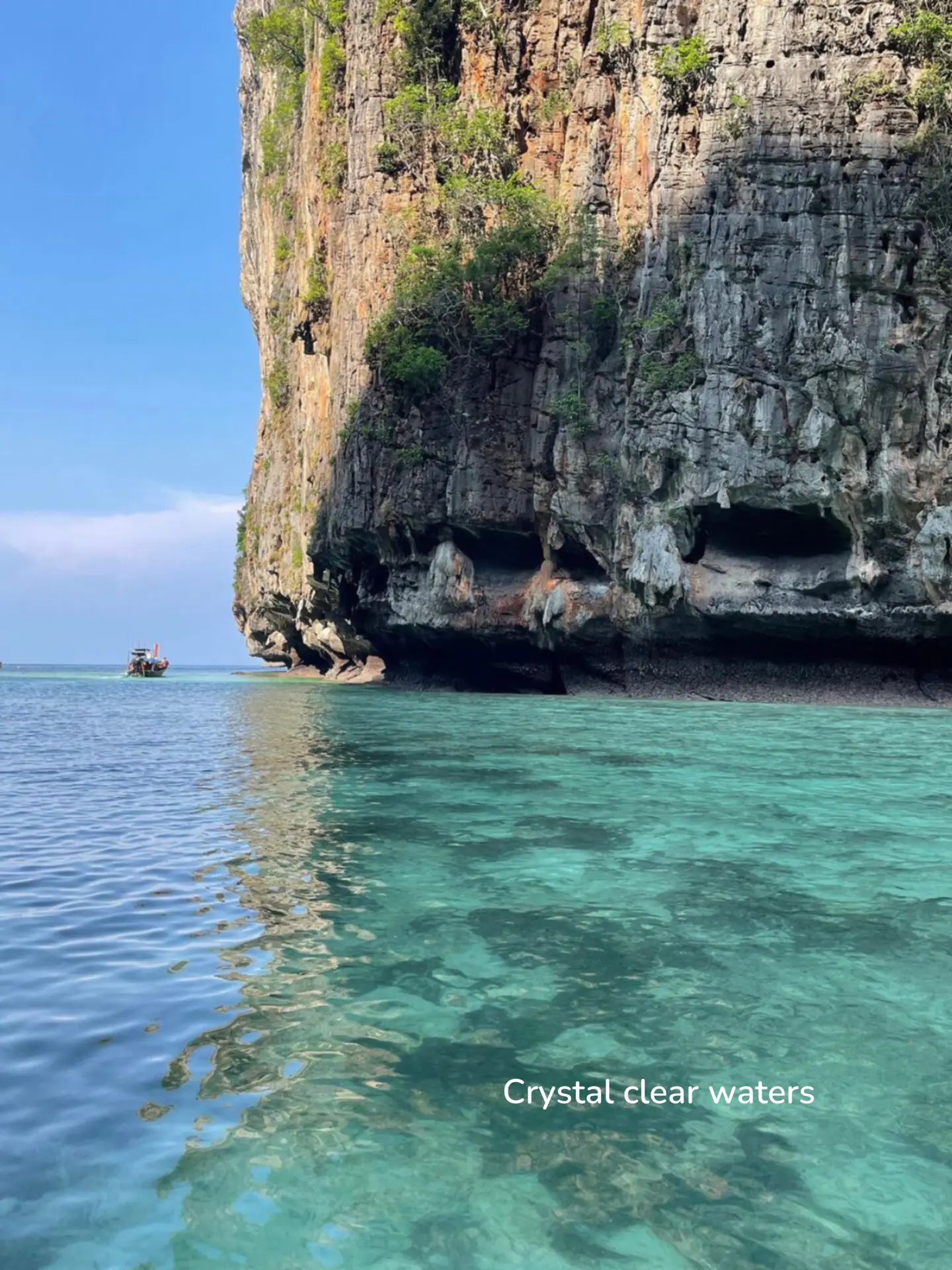 Is Phi Phi Island, Thailand 🇹🇭 worth a visit? 🤔 | Galeri disiarkan oleh Just Travel | Lemon8