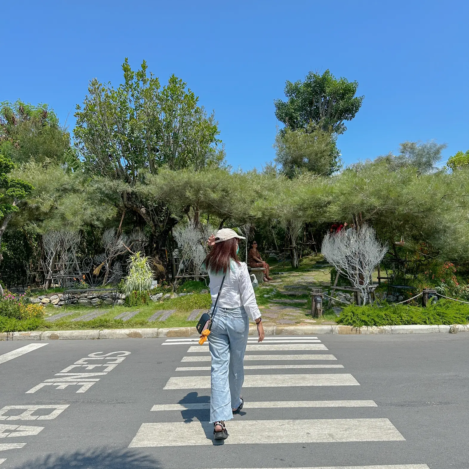 คาเฟ่บ้าน Hobbit🌳Scene Secret House ย่านราชพฤกษ์ | แกลเลอรีที่โพสต์โดย Mona Mo | Lemon8