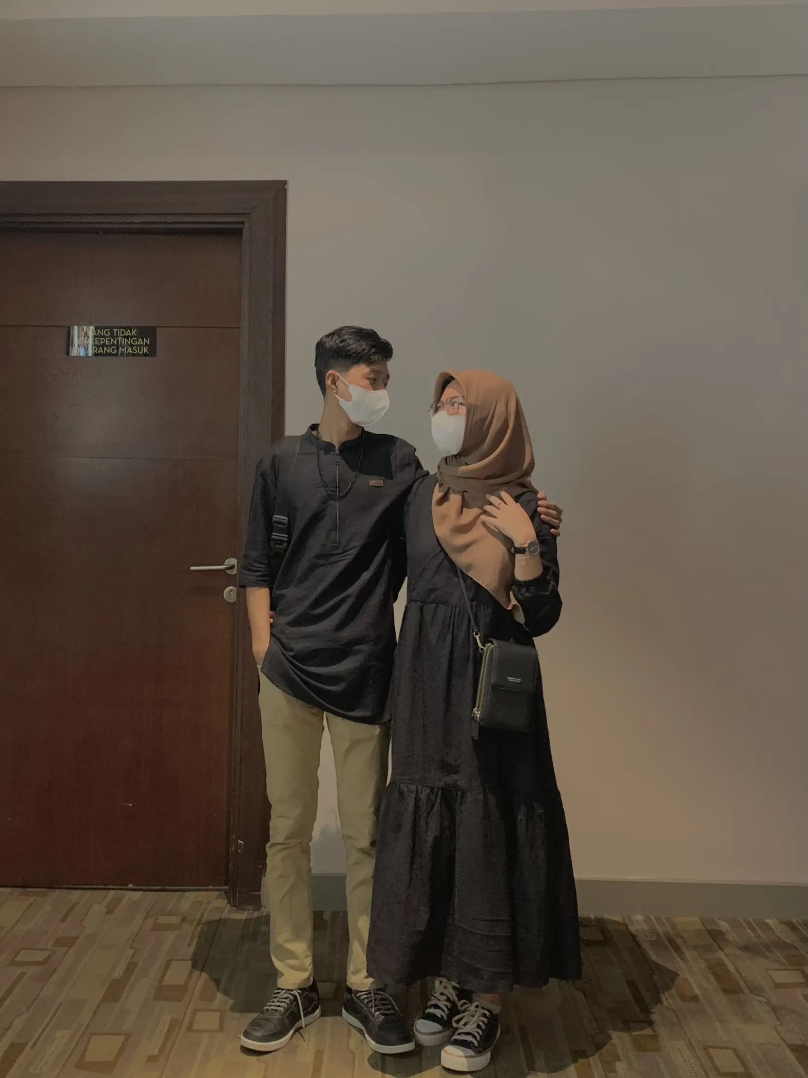 Pose foto couple ideas | Galeri diposting oleh Dela kurnia | Lemon8