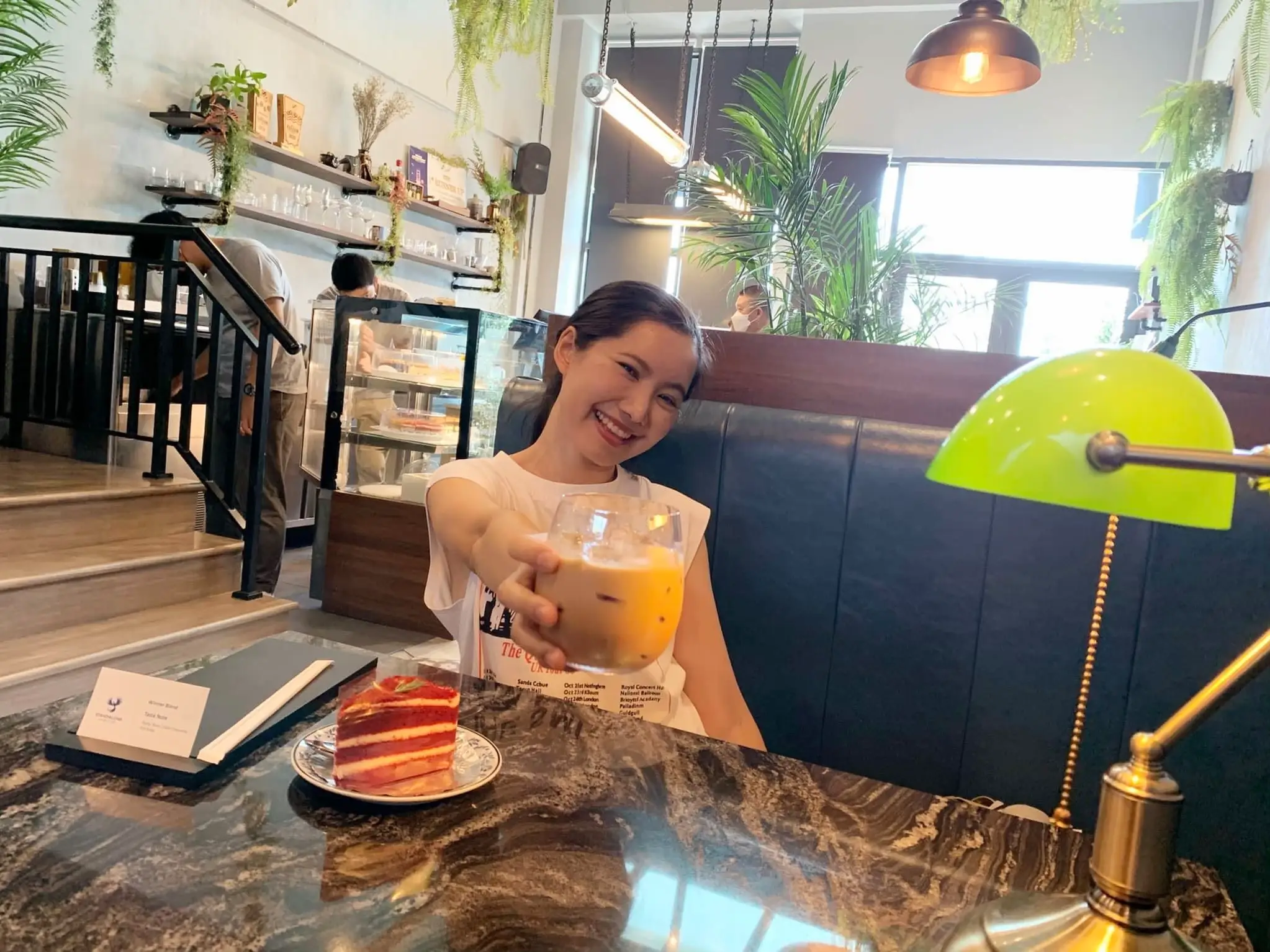 STAND ALONE คาเฟ่ที่มีแง้ว | แกลเลอรีที่โพสต์โดย khuncha | Lemon8