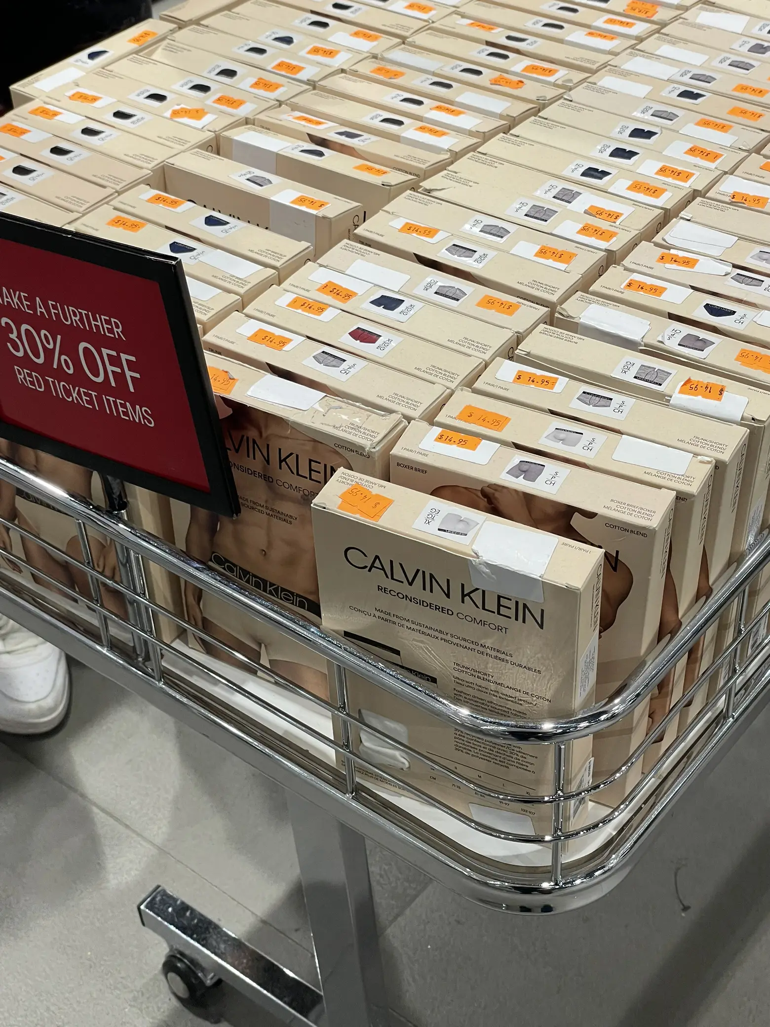 พาส่อง ck outlet 40%discount 💥 | แกลเลอรีที่โพสต์โดย mutthanasnap | Lemon8