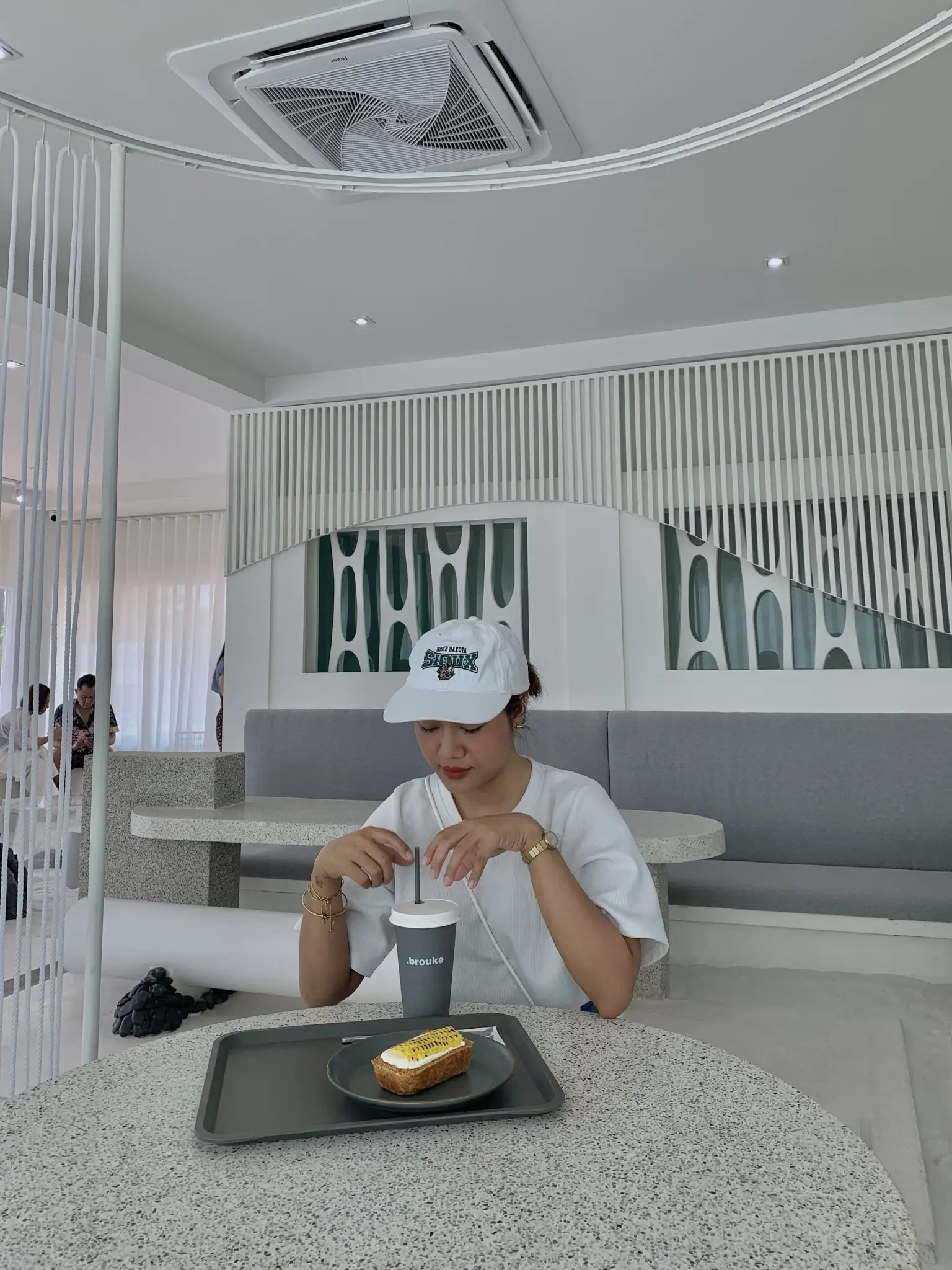 Brouke Cafe | Pattaya 🌊🪨 คาเฟ่เปิดใหม่ ที่ต้องไปให้ได้ | Gallery posted by Sapunn | Lemon8