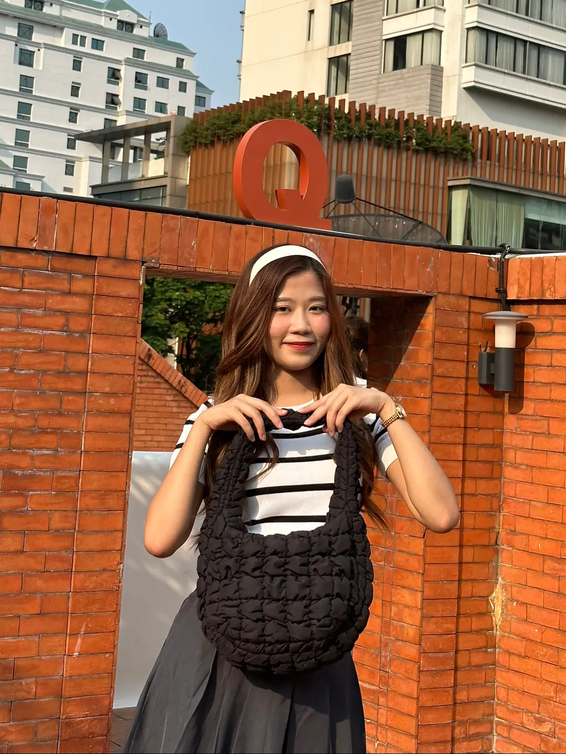 Review COS Quilted mini bagสีดำสุดฮิต 🖤 | แกลเลอรีที่โพสต์โดย mook🧁 | Lemon8