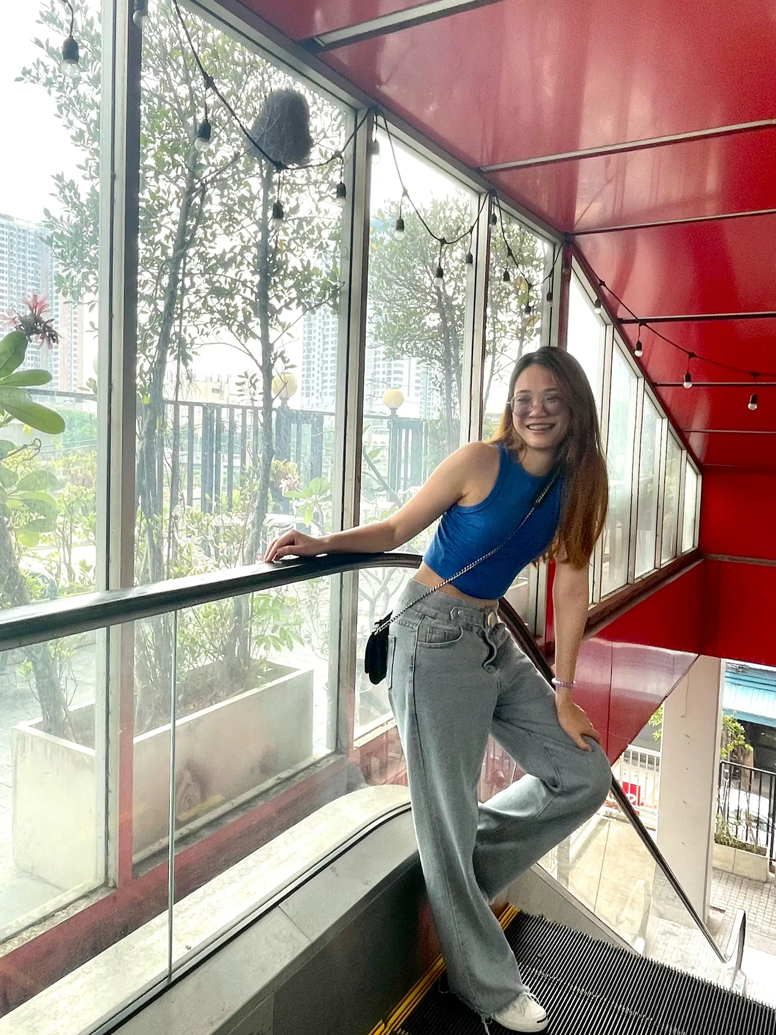 ถ่ายรูปเล่น..ตึกแดงจตุจักร🛍️🛒 | แกลเลอรีที่โพสต์โดย NAMI_XQ | Lemon8