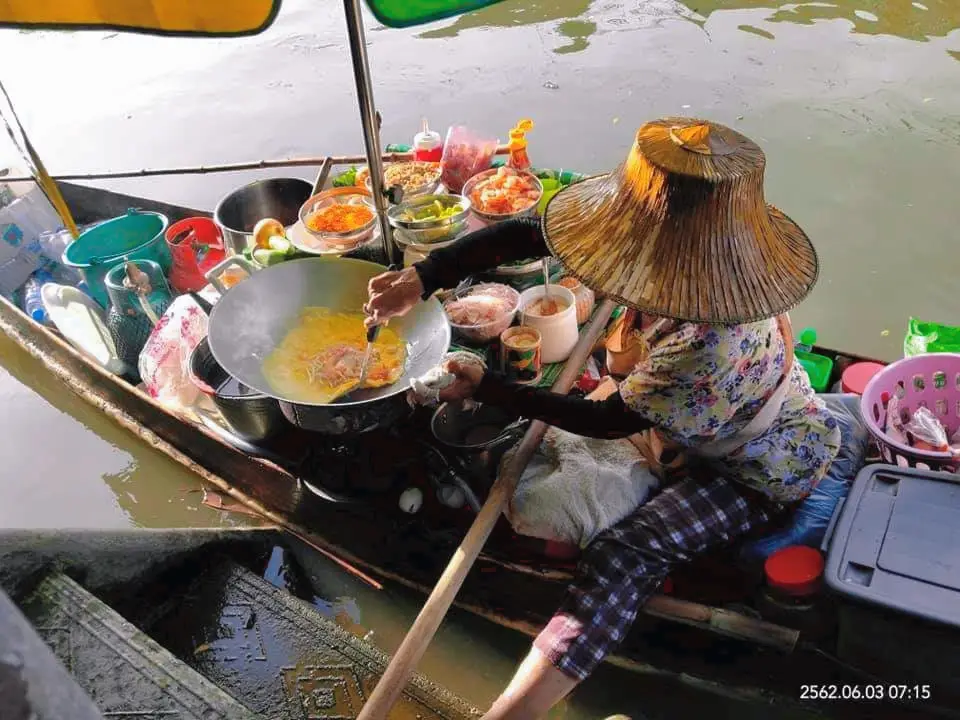 ที่พักริมน้ำอัมพวา | แกลเลอรีที่โพสต์โดย Bow wii. | Lemon8