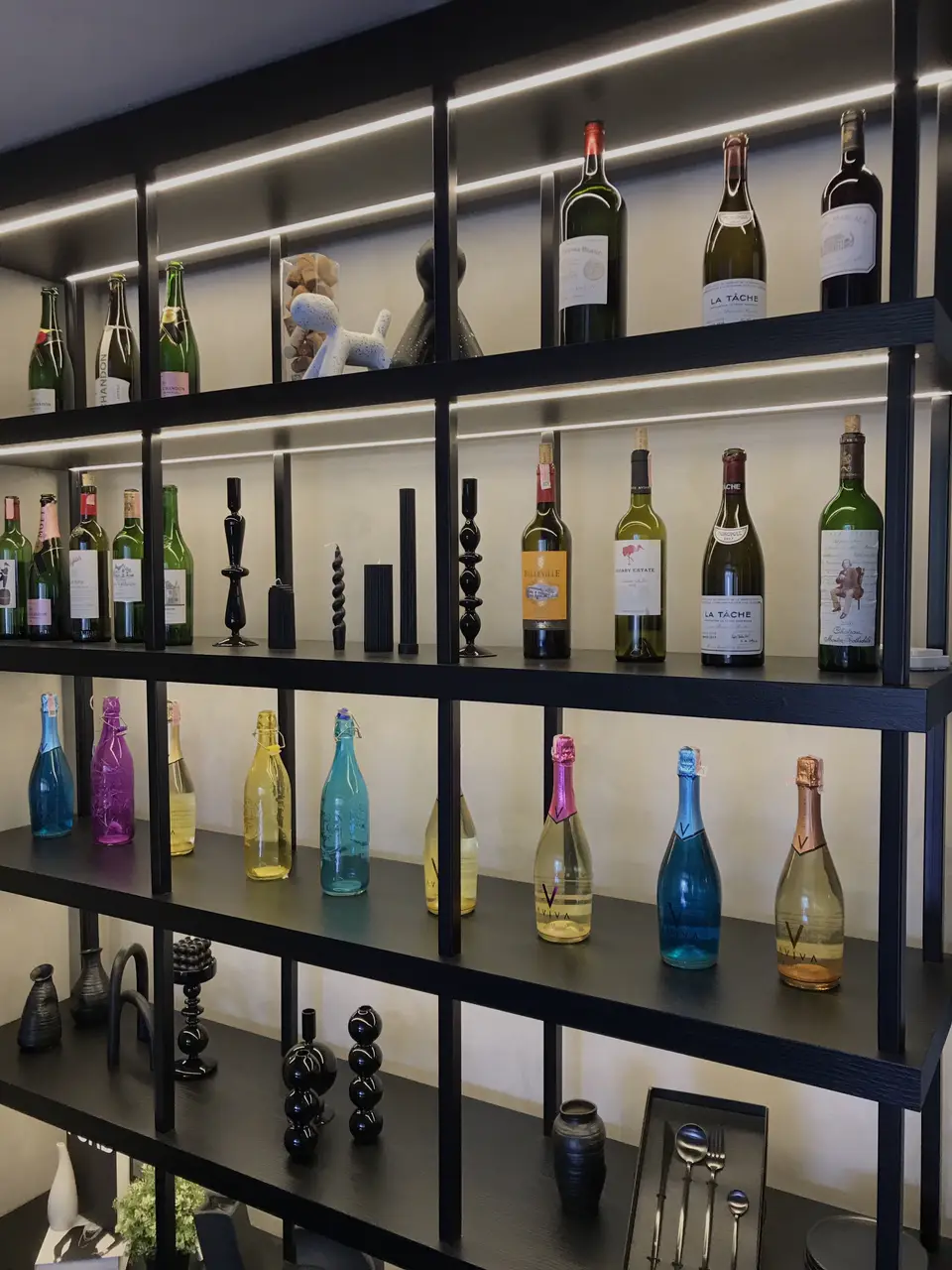 FlowEver Cafe & Wine คาเฟ่โทนดาร์ค แนวโมเดิร์น | Gallery posted by B MY STORY | Lemon8