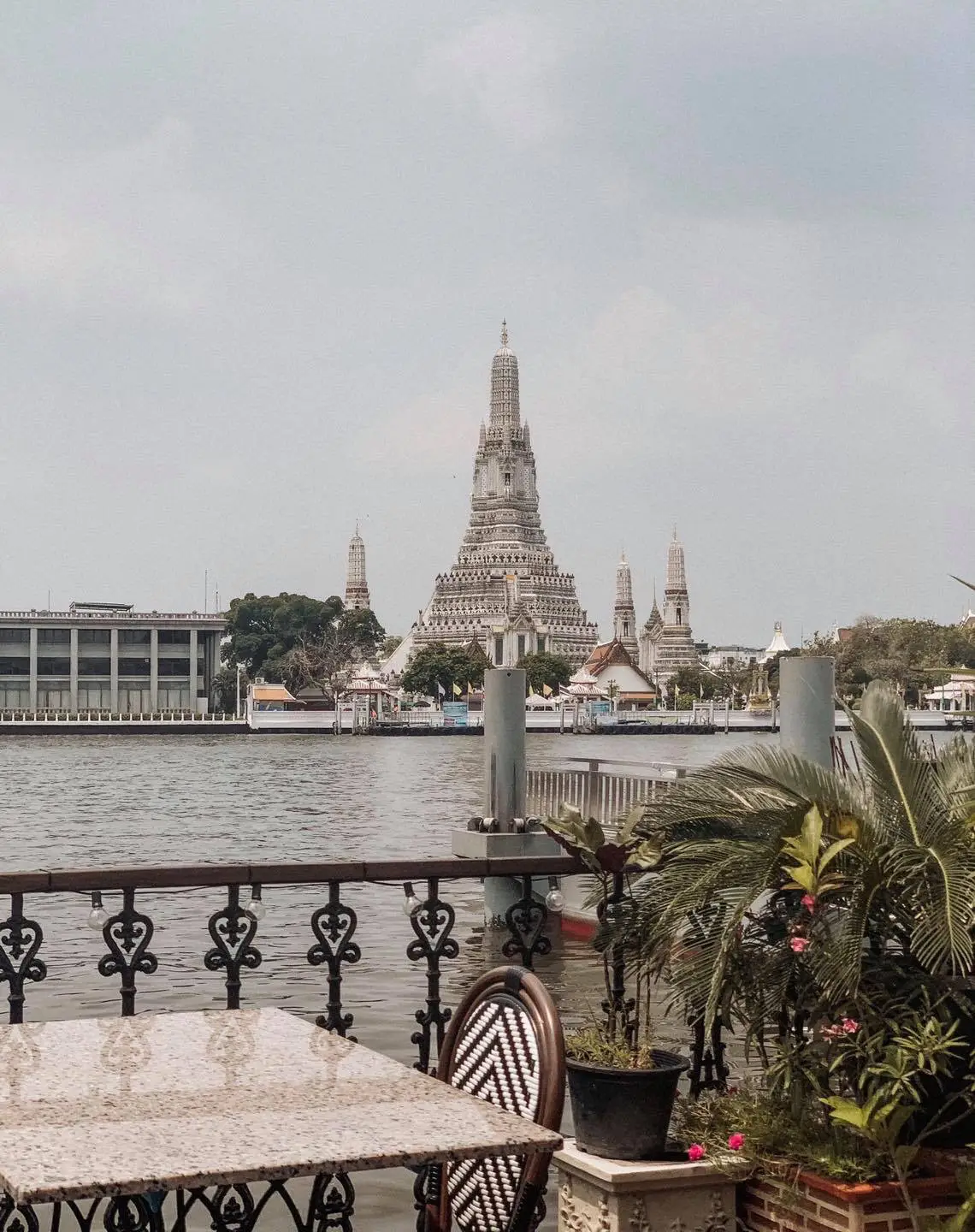 ร้านท่าอรุณ ร้านอาหารไทยริมน้ำ | วิดีโอที่เผยแพร่โดย มาจอย เจอนี่👽 | Lemon8