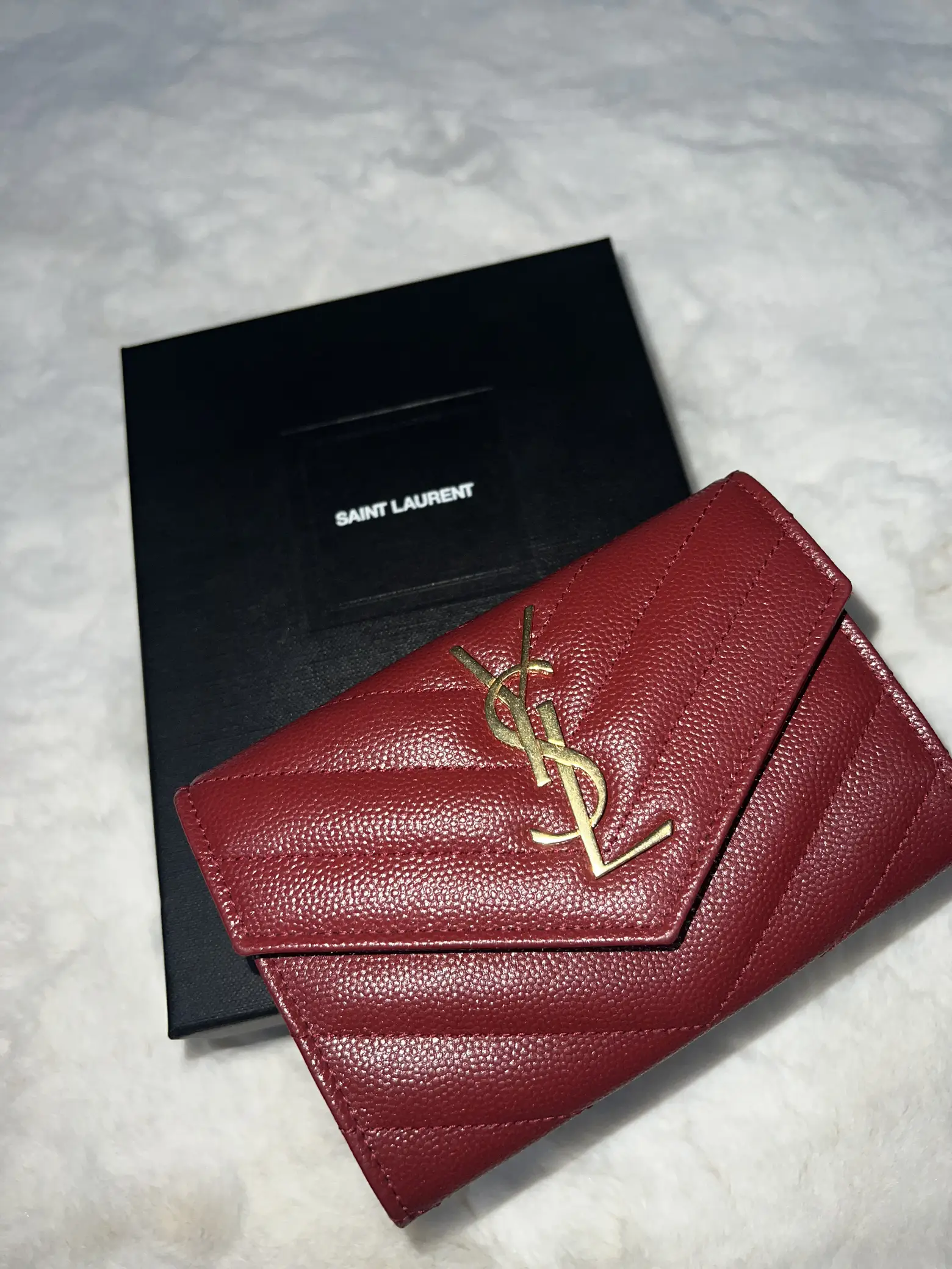 YSL wallet หมื่นกว่าบาทก็สะพายเก๋ๆได้😱 ️ | แกลเลอรีที่โพสต์โดย Meen ...