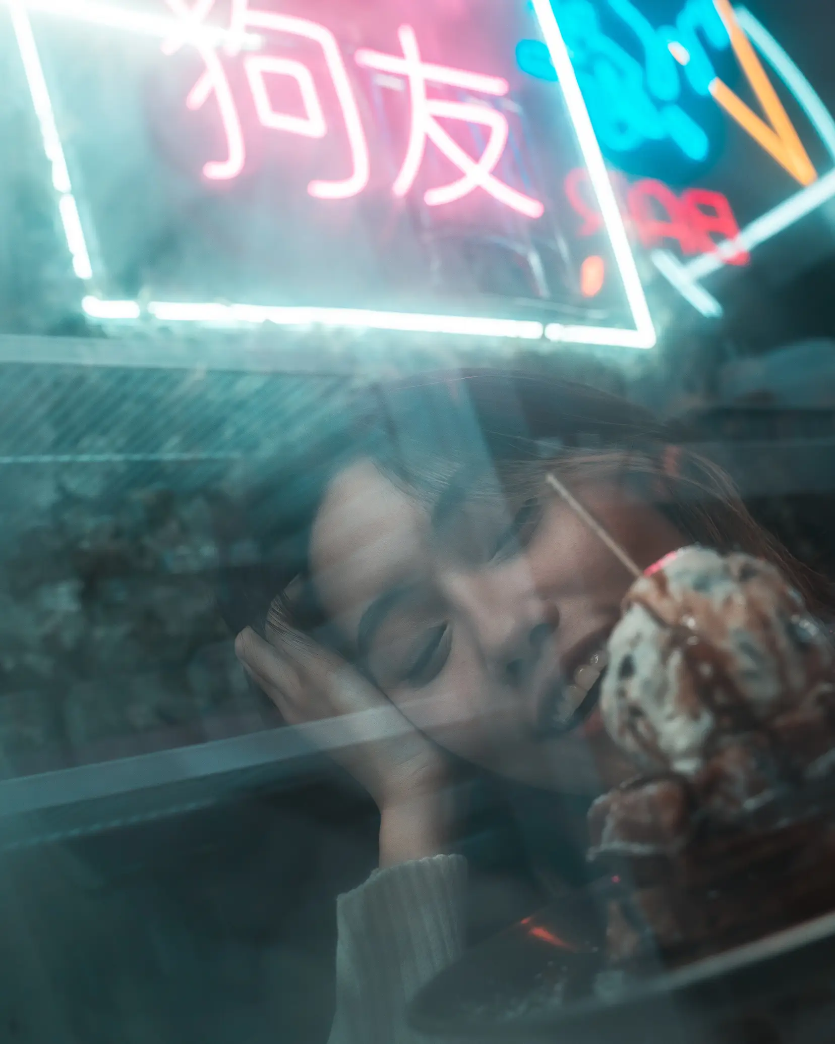 Ice Cream under the neon lights: Ice Bar | แกลเลอรีที่โพสต์โดย Nicole ...