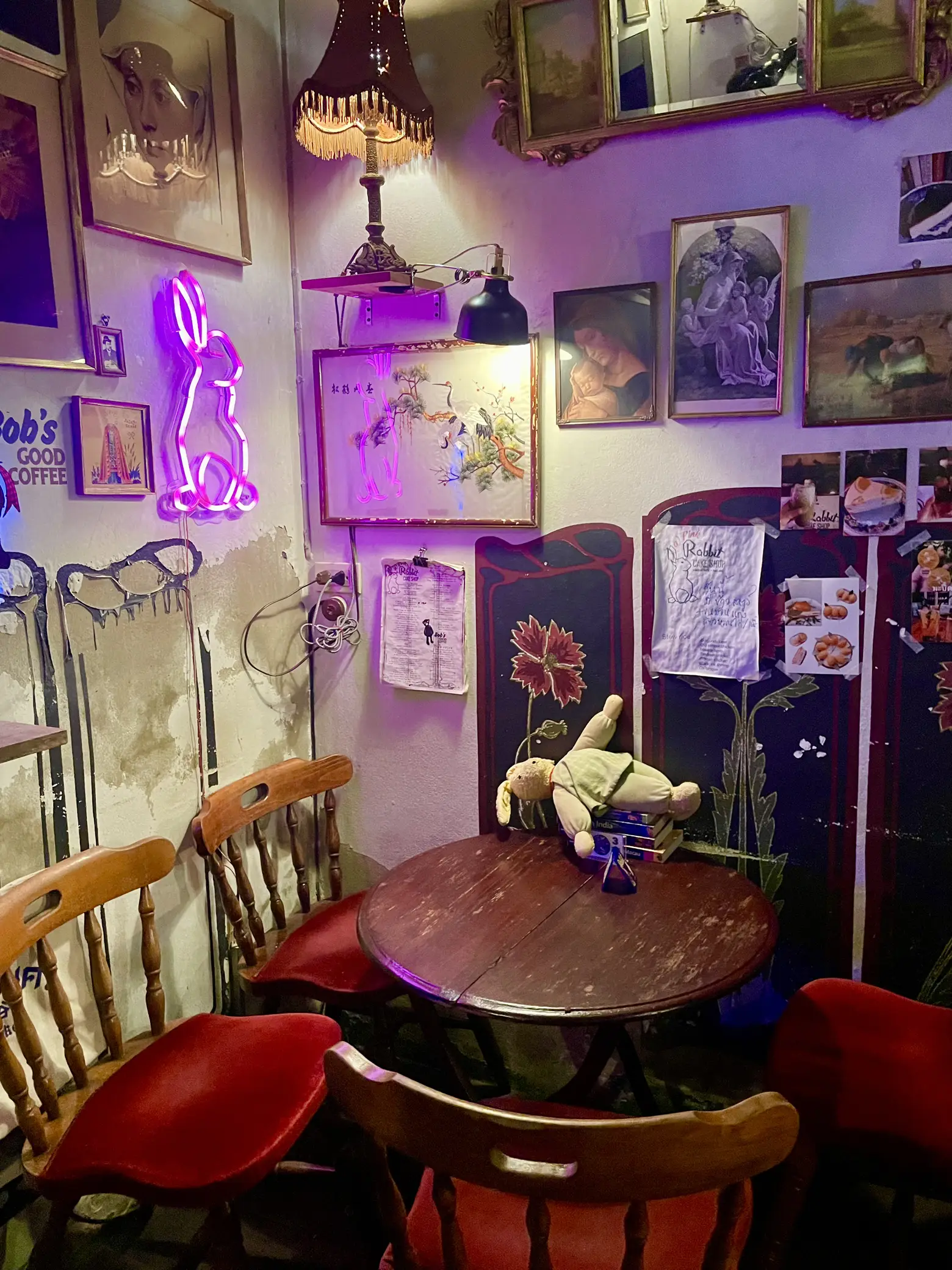 A Pink Rabbit + Bob คาเฟ่น่ารัก เค้กอร่อยย่านท่าเตียน | แกลเลอรีที่ ...