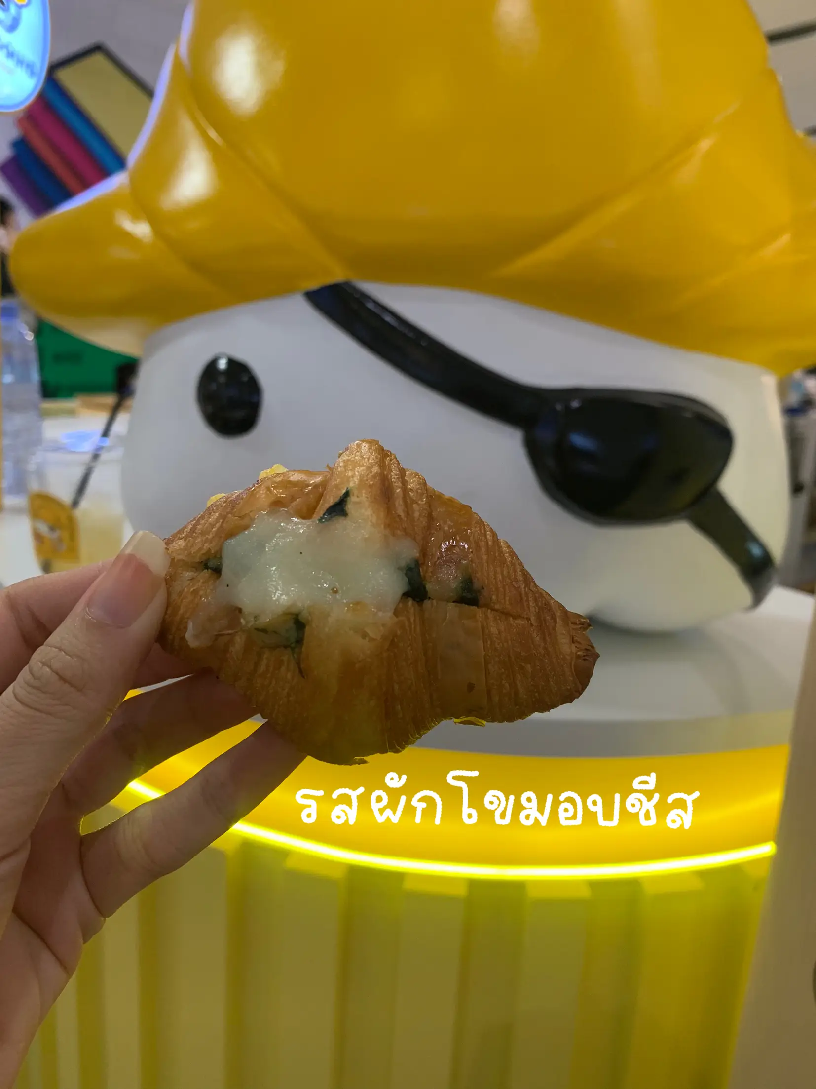 🥐รีวิว captain squid ครัวซองต์มินิ @central ladprao | แกลเลอรีที่โพสต์โดย tuktaratchata | Lemon8