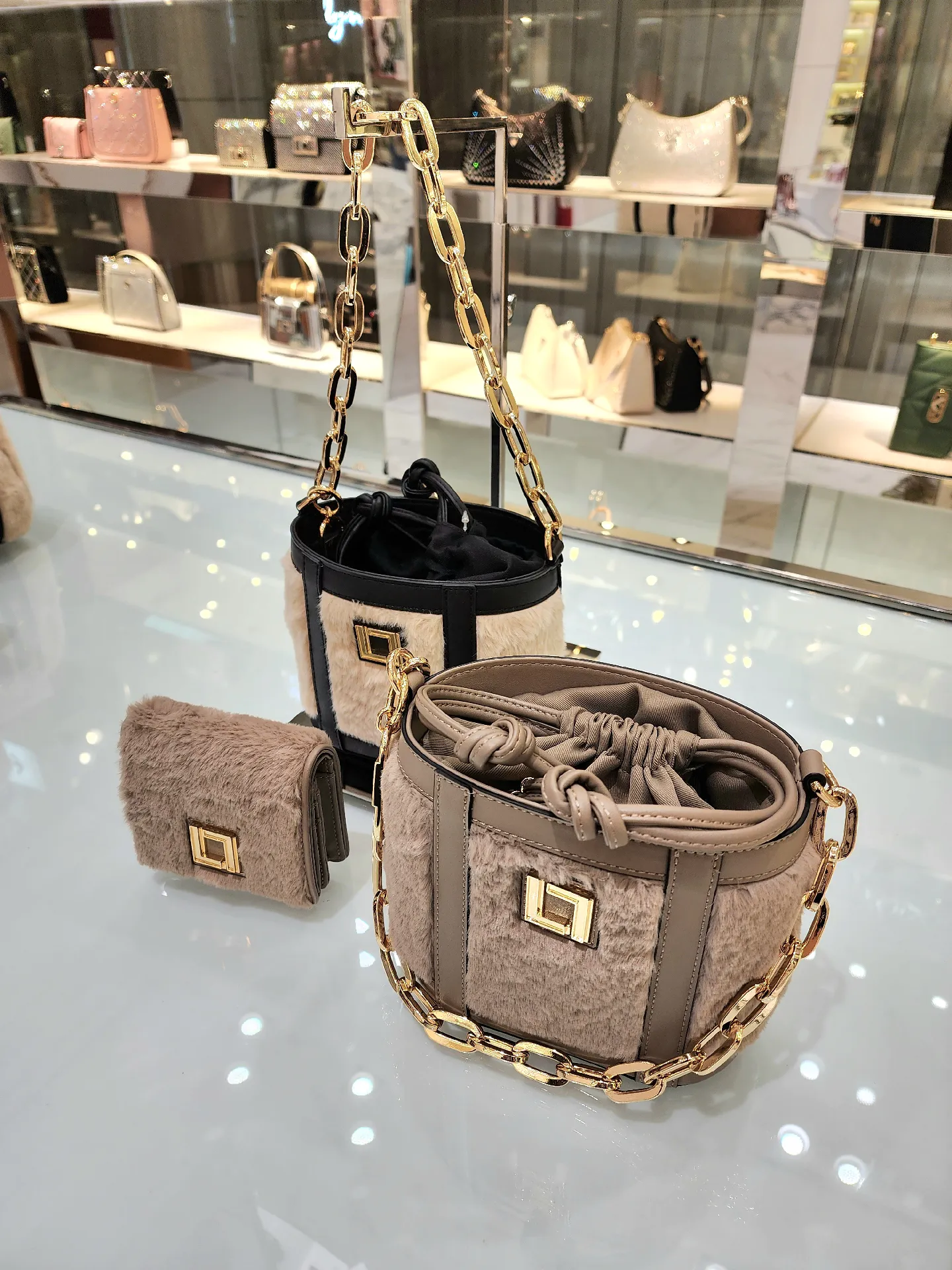 LYN - BLACK FRIDAY 3วันเท่านั้น!! | แกลเลอรีที่โพสต์โดย Pikuk | Lemon8