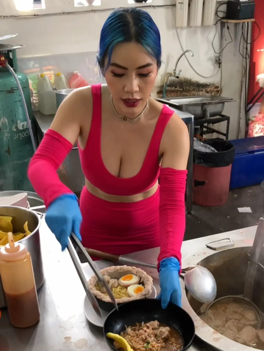 Naughty Noodle Girl | Doo Dee Noodles @Bangsan | วิดีโอที่เผยแพร่โดย Food Vendor | Lemon8