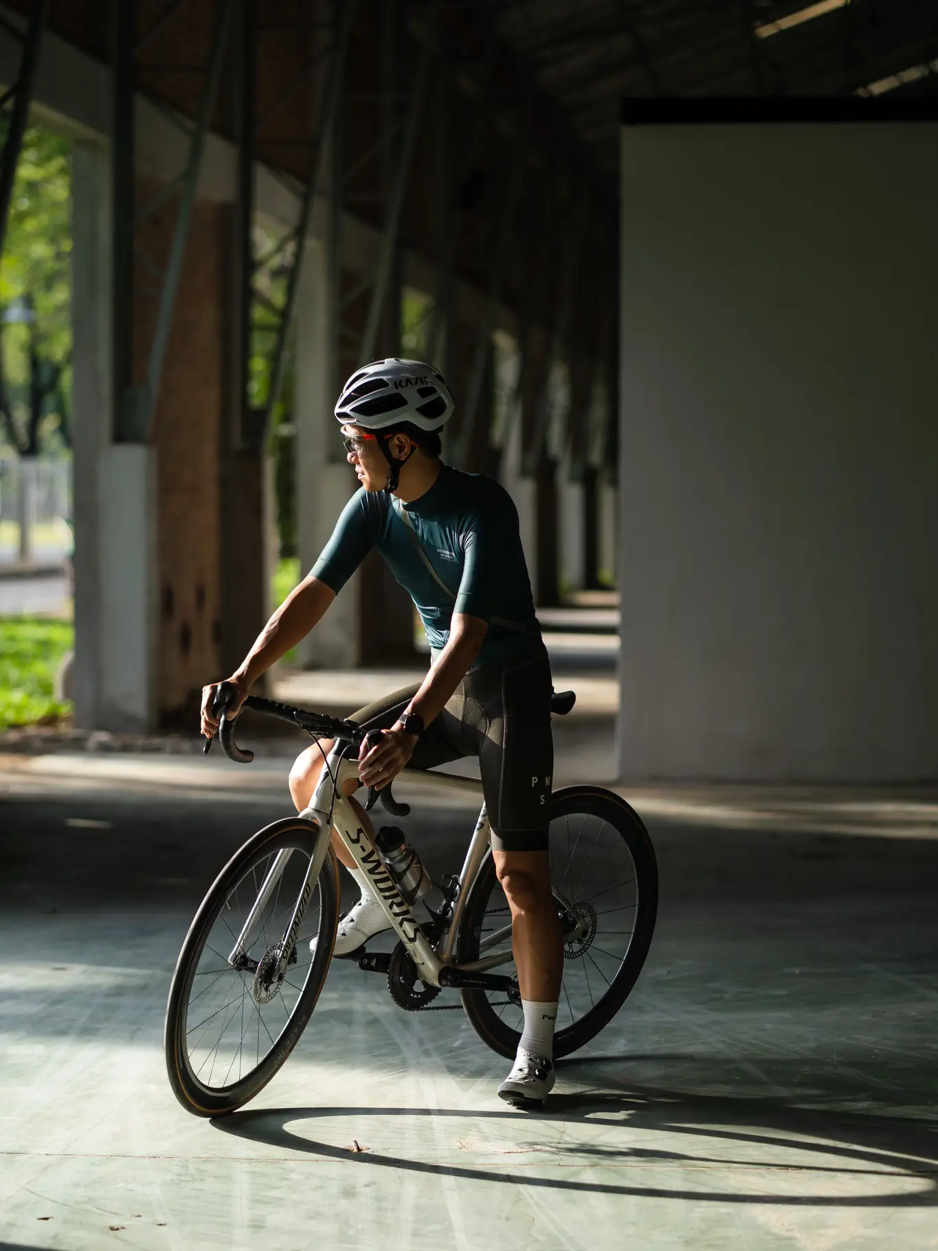 9 กระบวนท่าหน้ากล้อง ของหนุ่มนักปั่น | แกลเลอรีที่โพสต์โดย BKKWheels | Lemon8