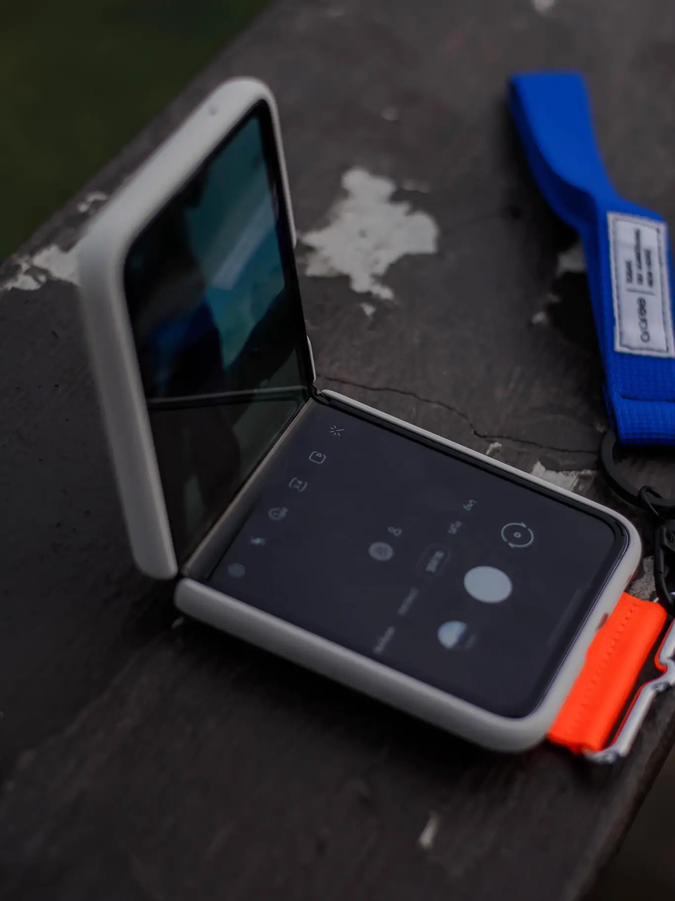 Zflip4 ใกล้จะมาส่งเเล้วขอป้ายยาด้วยความรู้สึกจากรุ่นก่อนนะค้าบ | แกลเลอ ...