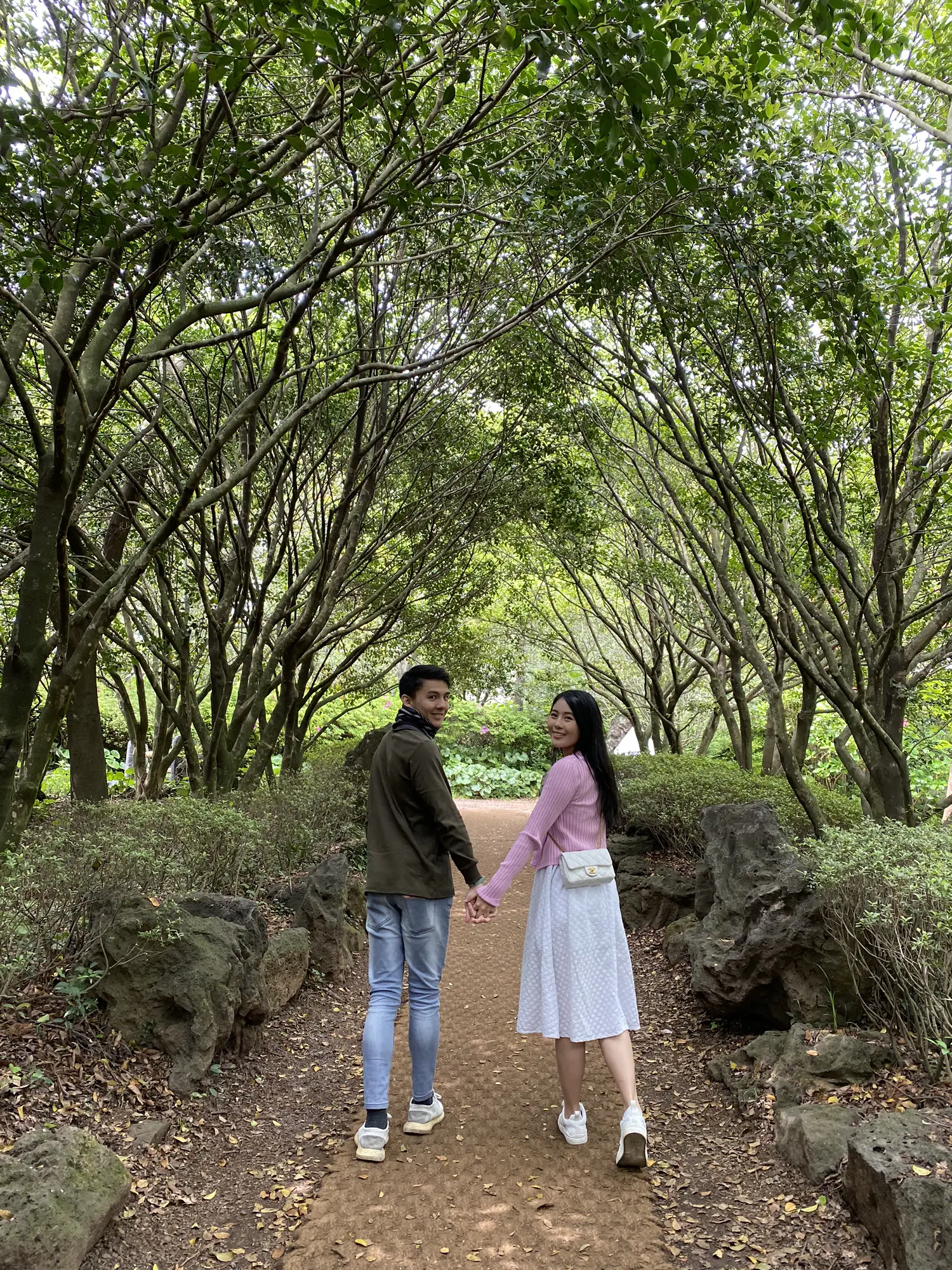 Cute couple poses that are 100% IG worthy!!😗 | Gallery posted by ...