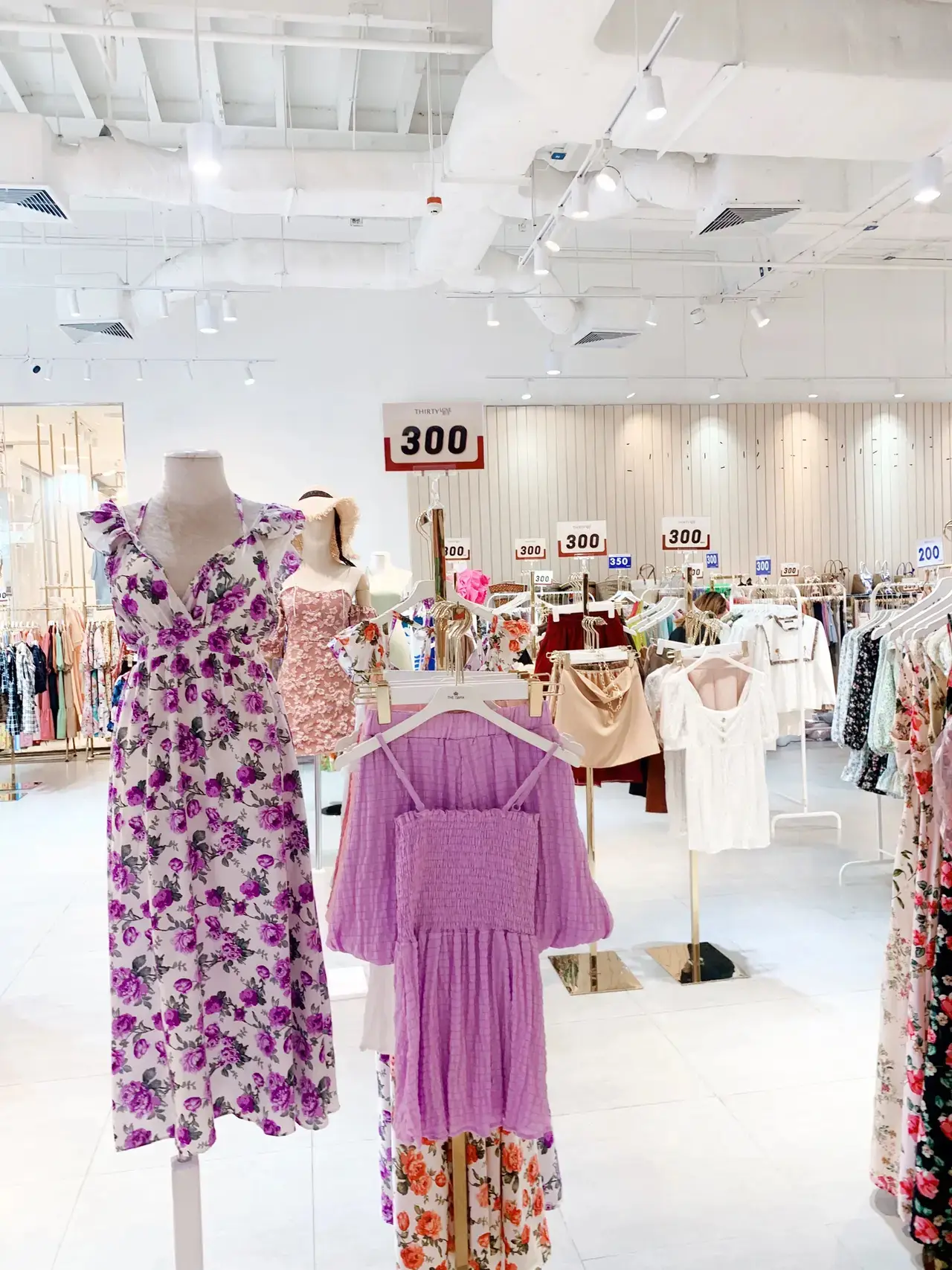 พิกัดเสื้อผ้าแฟชั่น จากร้าน THIRTY LOVE 300🛍👗 | แกลเลอรีที่โพสต์โดย ...