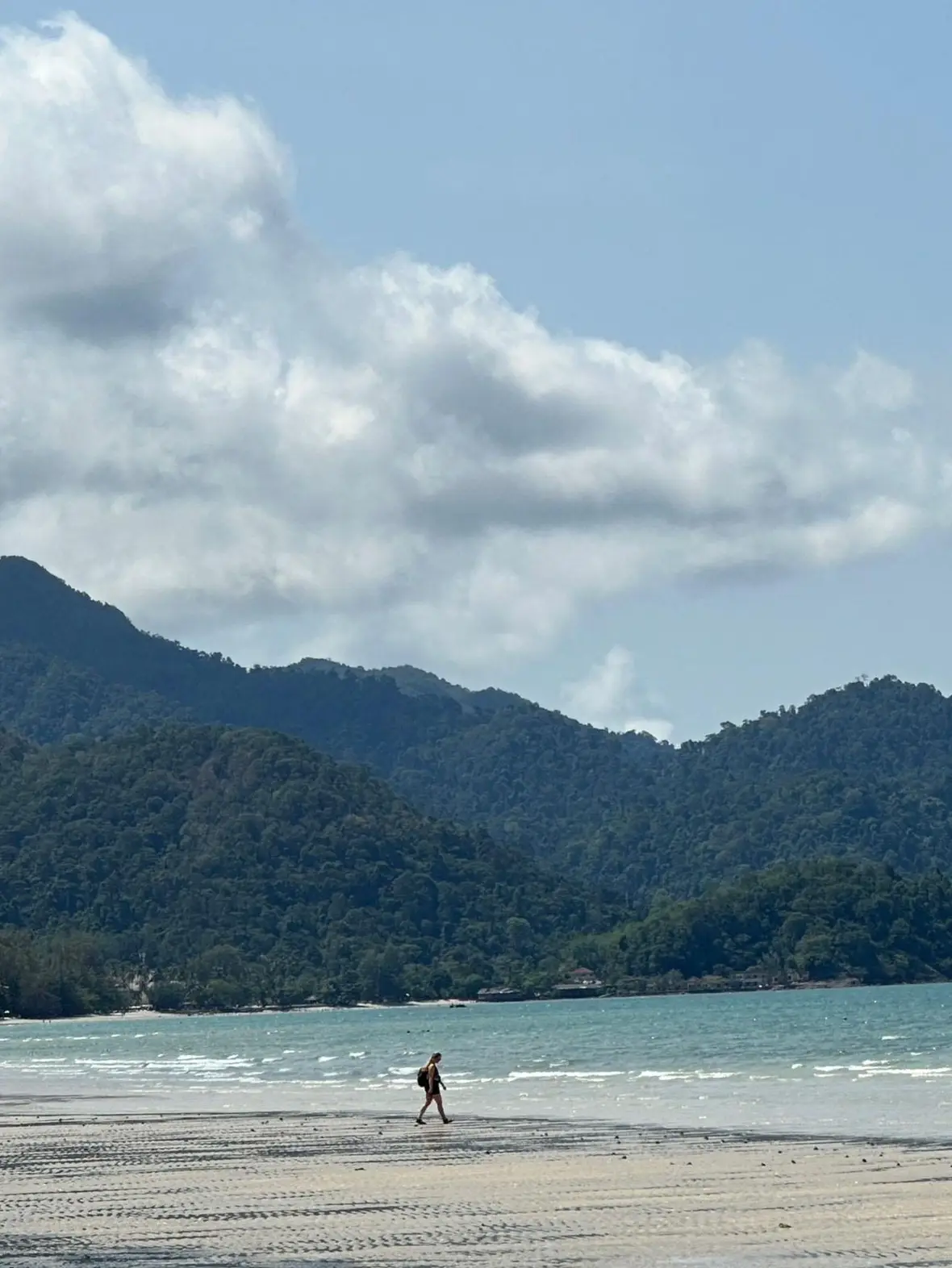 ที่พัก #เกาะช้าง คนละ 550 บาท 🐘🏝️ | แกลเลอรีที่โพสต์โดย lbzero | Lemon8